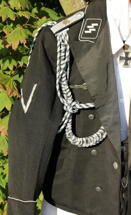 Personalities of the “Leibstandarte”: — The Military Mark