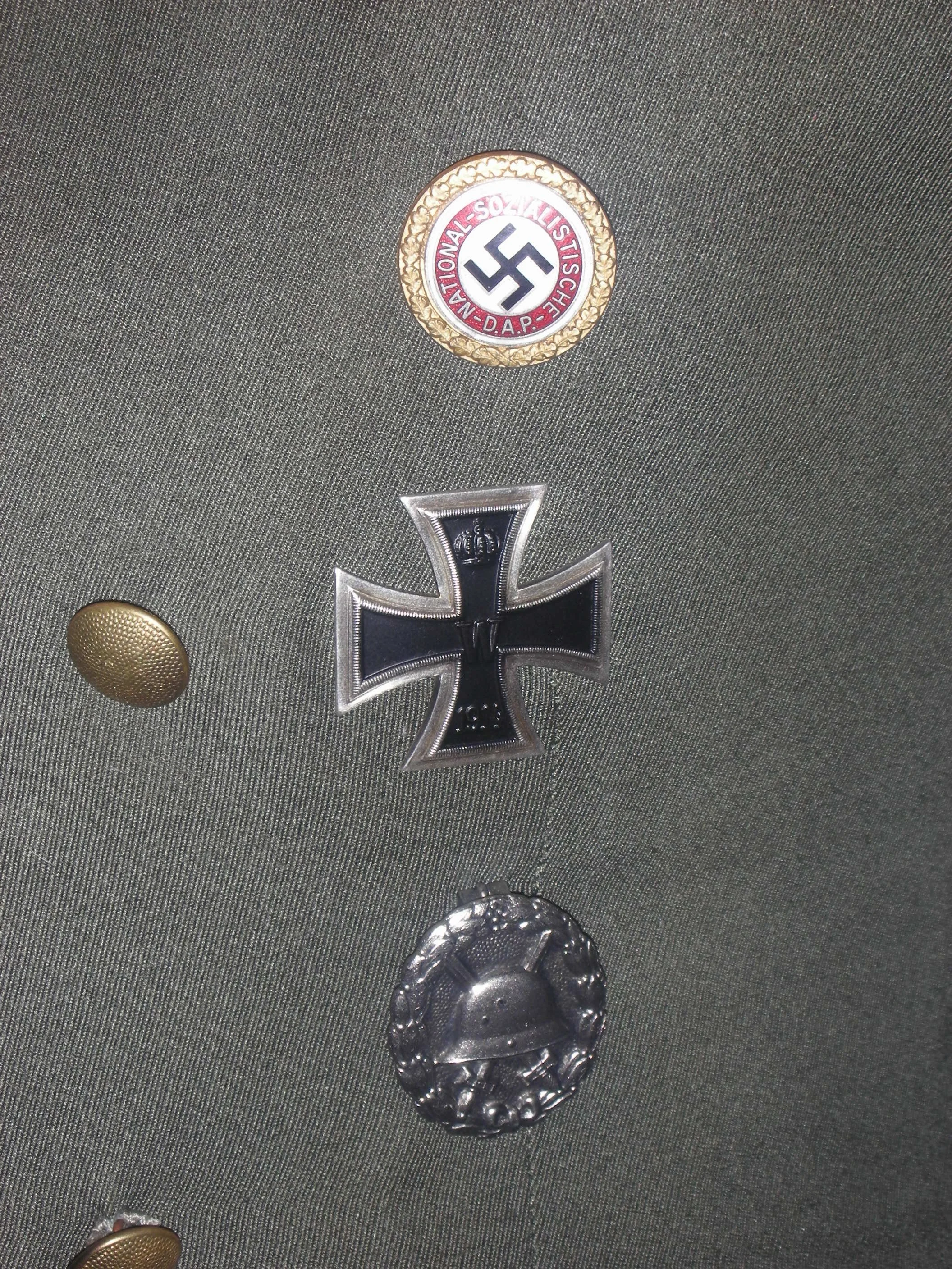 Der Fuhrer: — The Military Mark