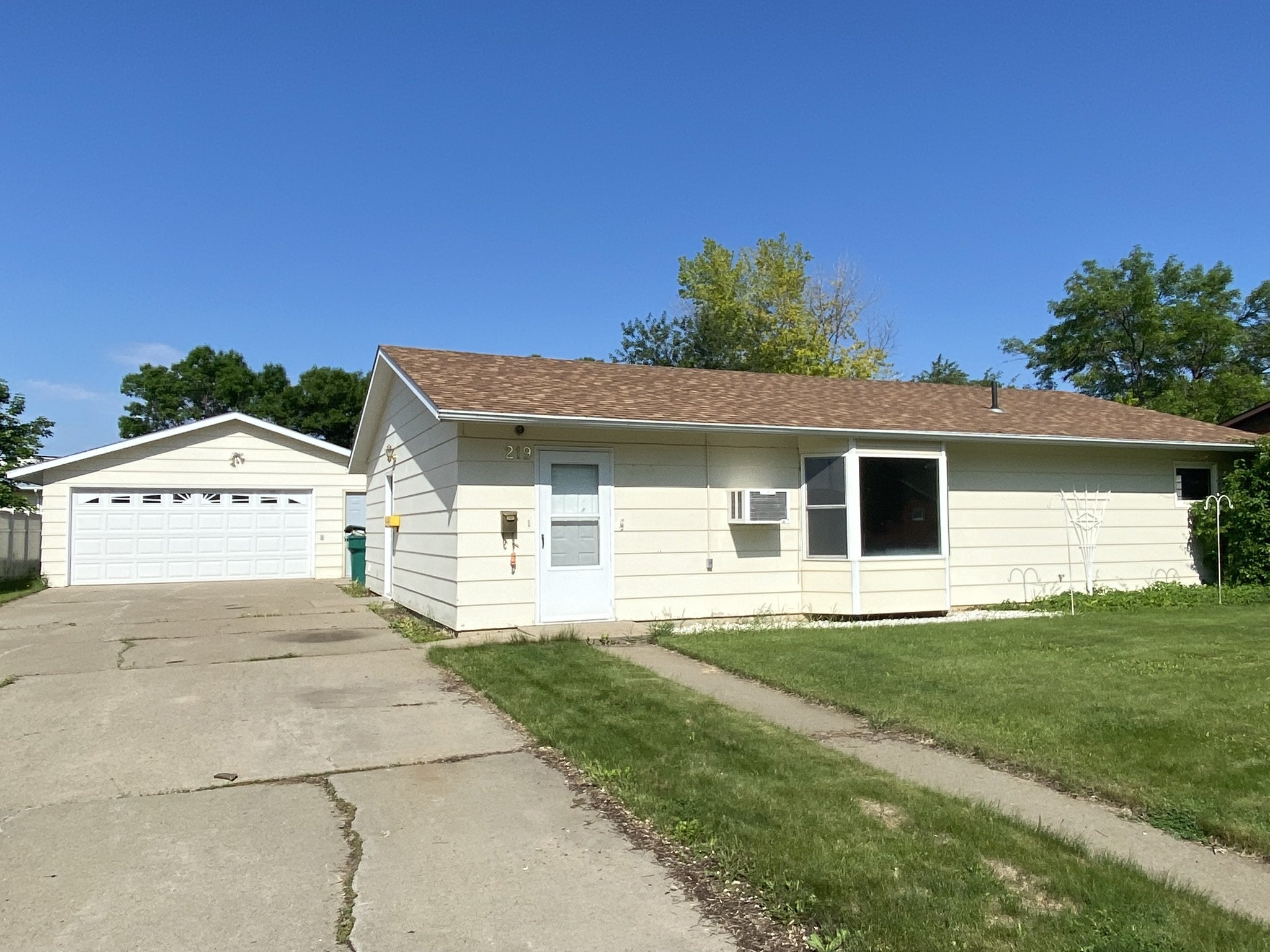 Residential Listings — 406 East Realty