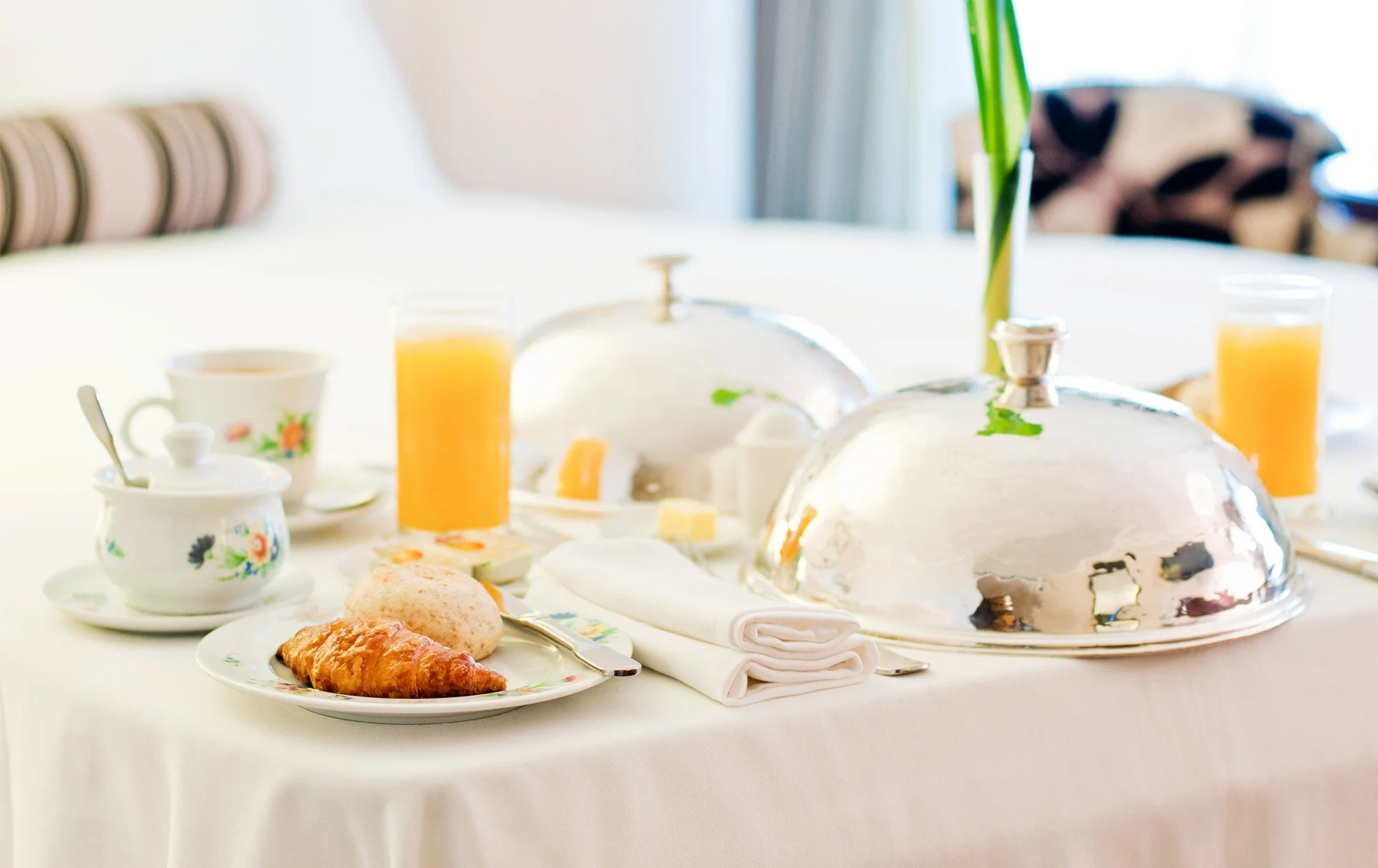 Advantages To Digital Room Service — MENUU