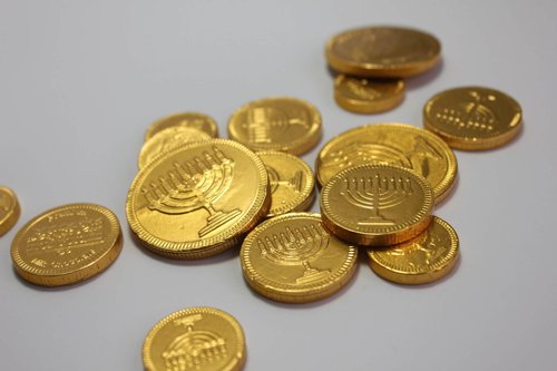 Hanukkah Gelt: Its History (Plus 4 Ways to Celebrate with It) | The ...