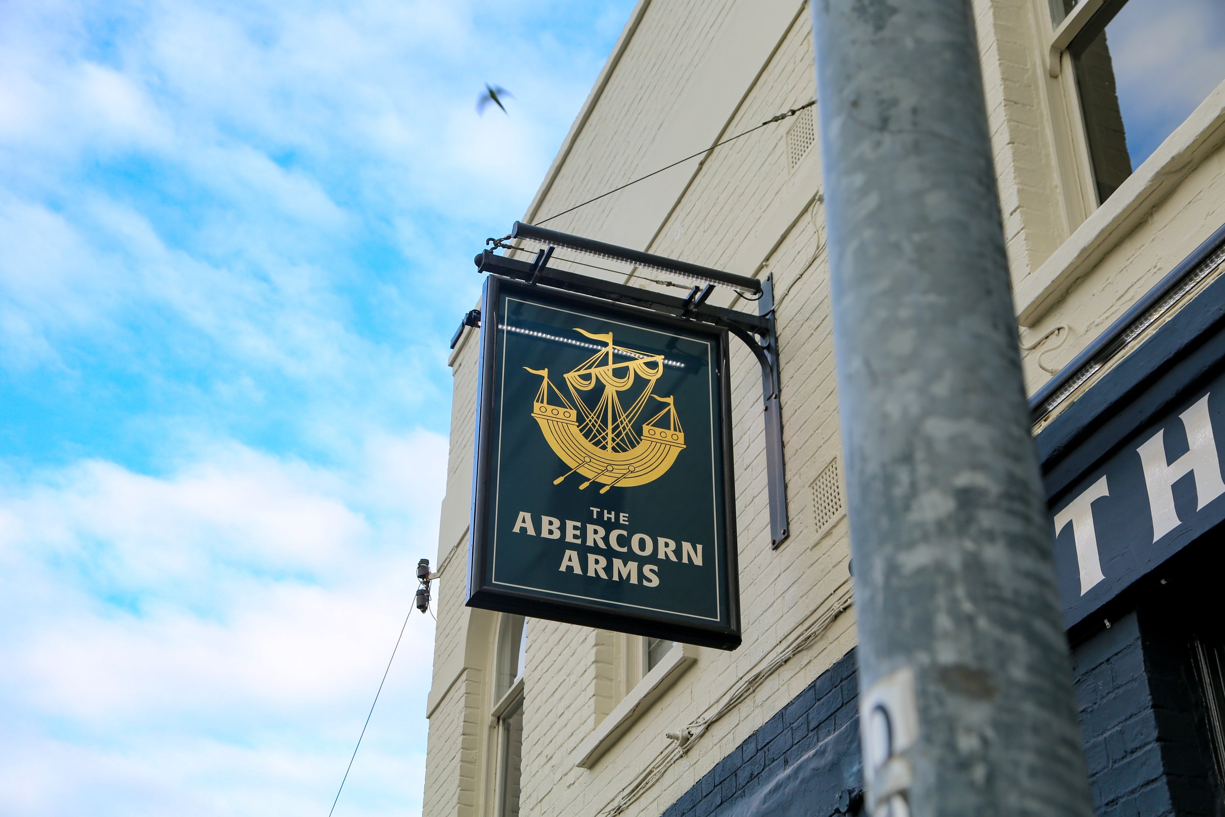 The Abercorn Arms - Cozy Pub with Beer Garden in Teddington