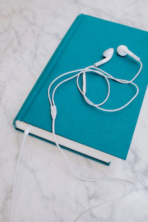 15 benefits of listening to Audiobooks — BookShelfDiscovery