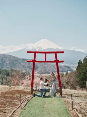 A Perfectly Timed Mt. Fuji Proposal — Thierry Gibralta