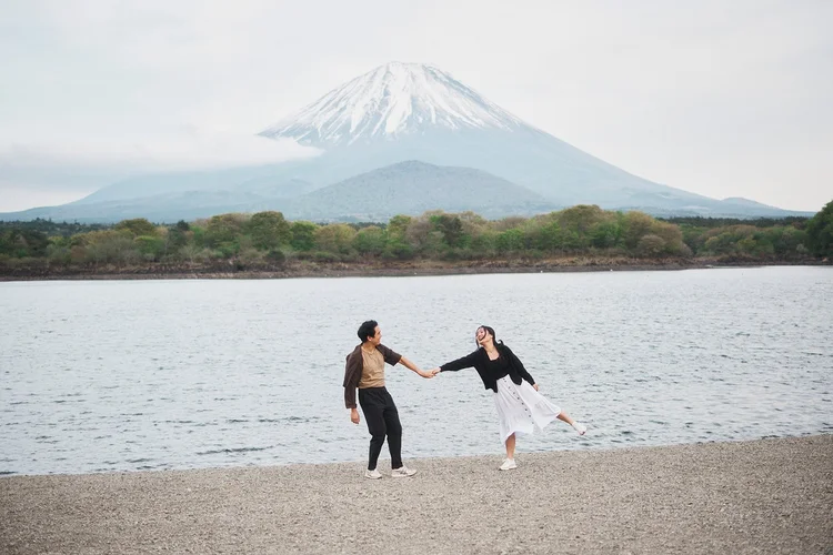 A Proposal Among Mt. Fuji Views and Pink Blossom Dreams — Thierry Gibralta
