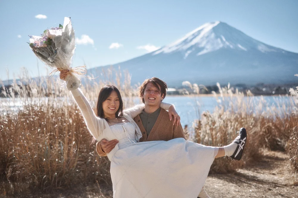 Romantic Surprise Proposal at Kawaguchiko with Mt. Fuji Views — FUN ...