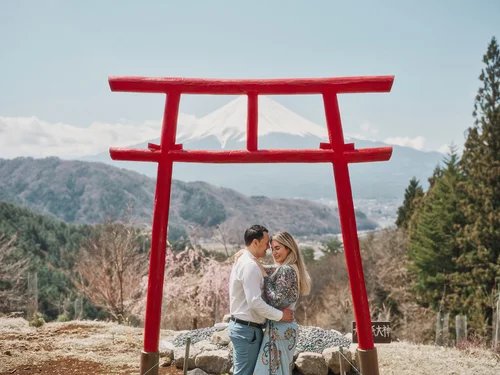 A Perfectly Timed Mt. Fuji Proposal — Thierry Gibralta