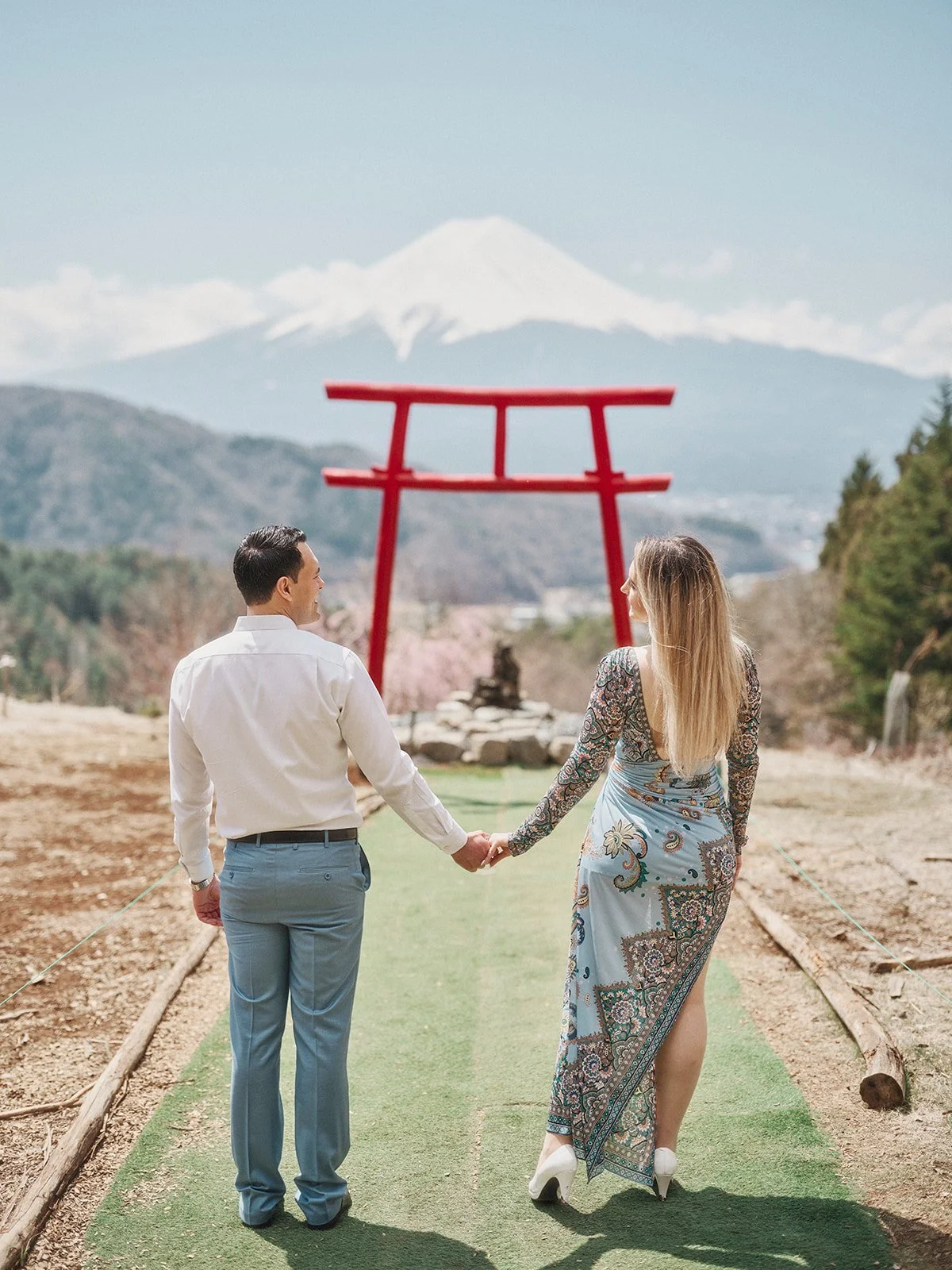 A Perfectly Timed Mt. Fuji Proposal — Thierry Gibralta