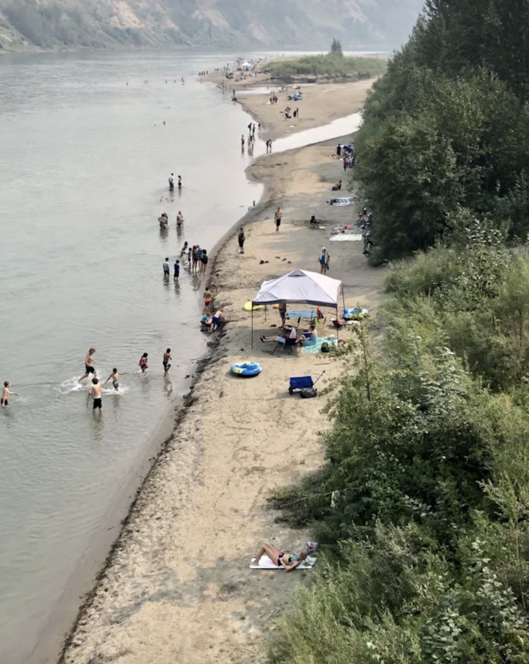 Best Alberta Beaches and Lakes Near Edmonton