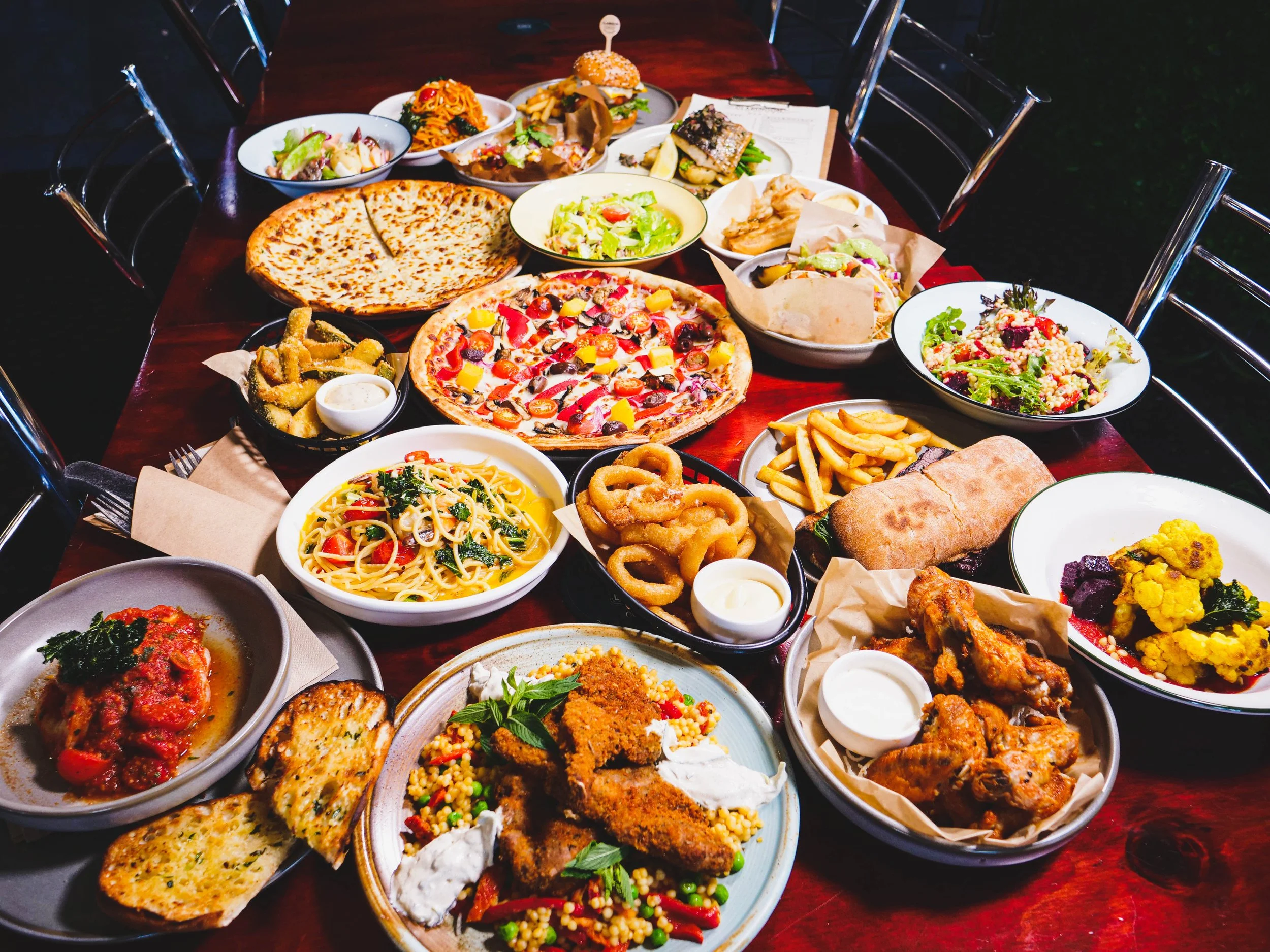 Eat & Drinks — Clarendon Tavern