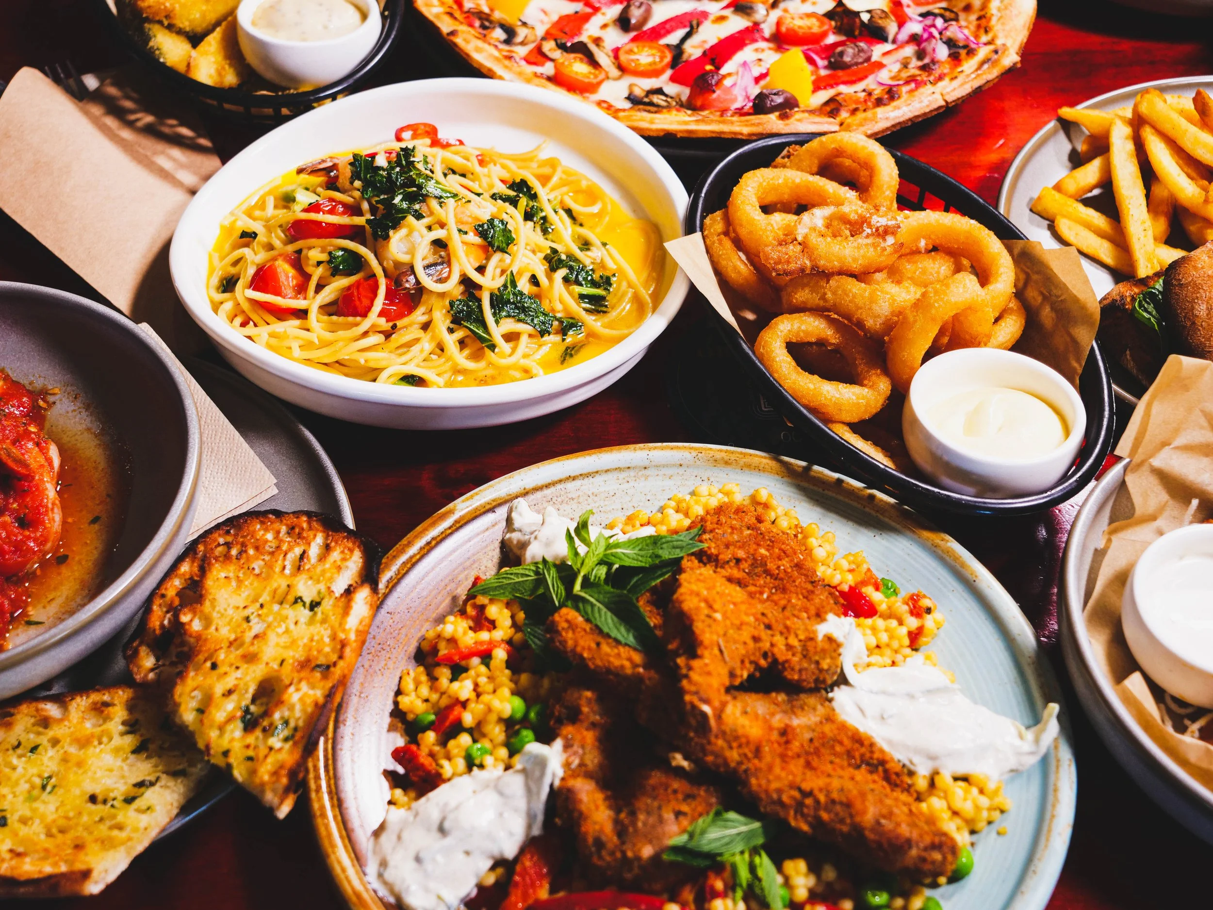 Eat & Drinks — Clarendon Tavern