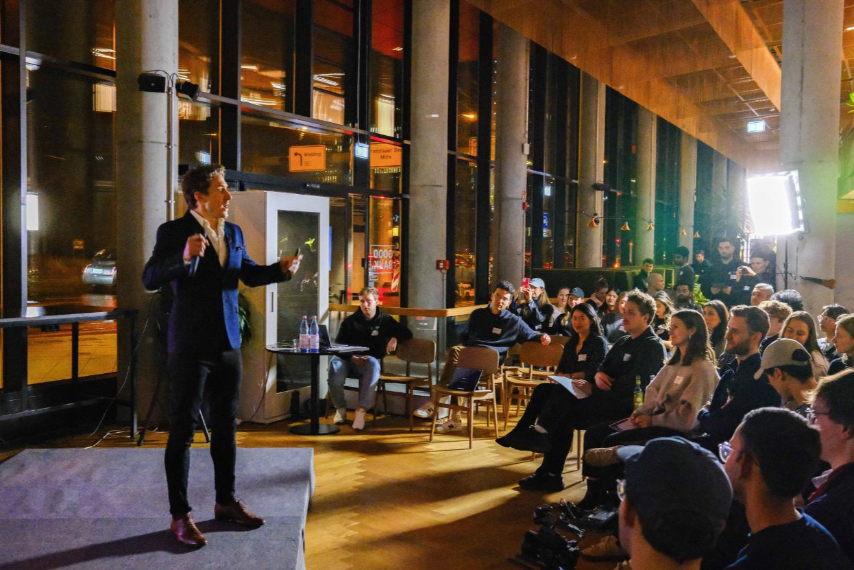 Ben J Munday - EventHost & Mc, Speaker & Coach