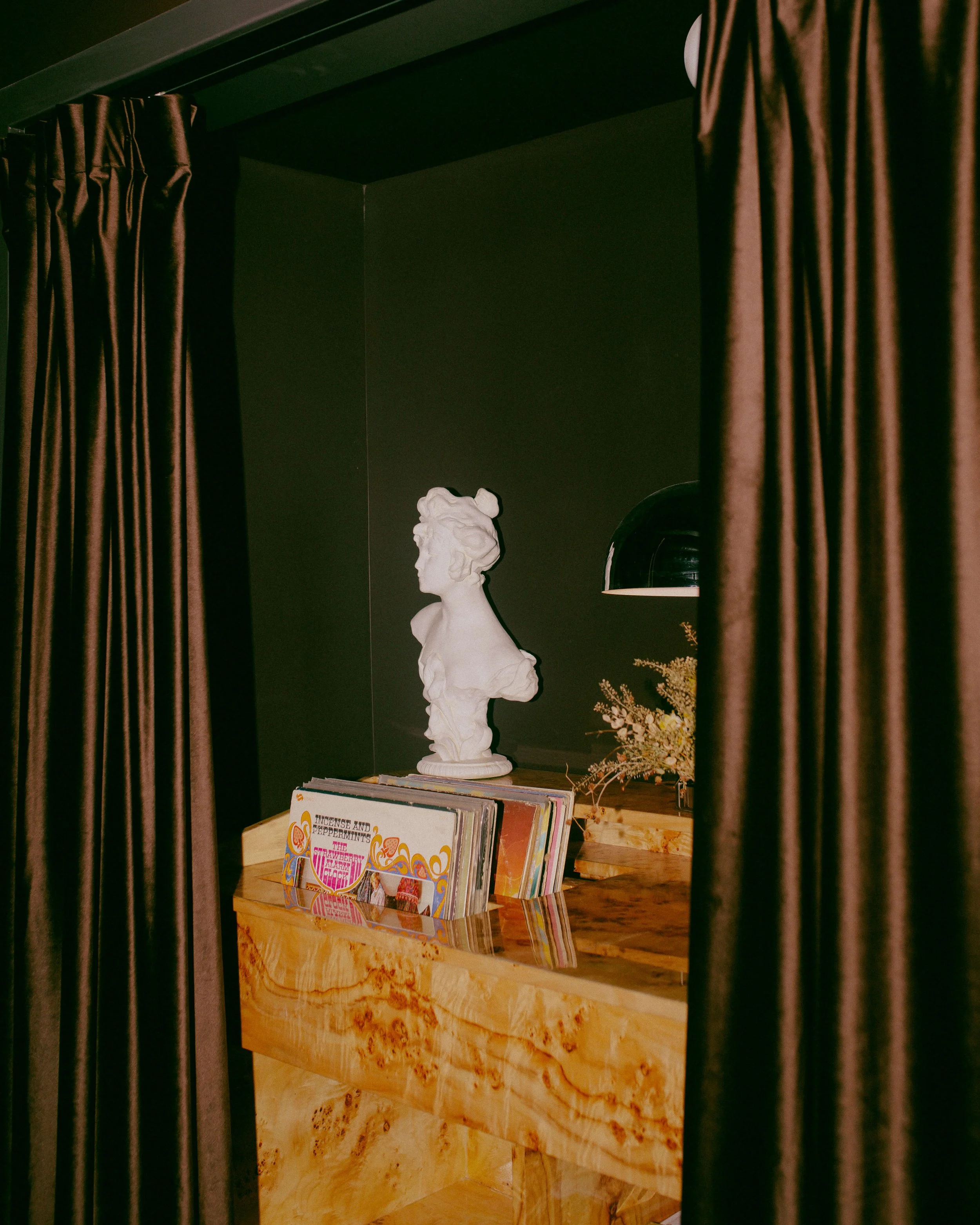 Le Lounge — NO VACANCY