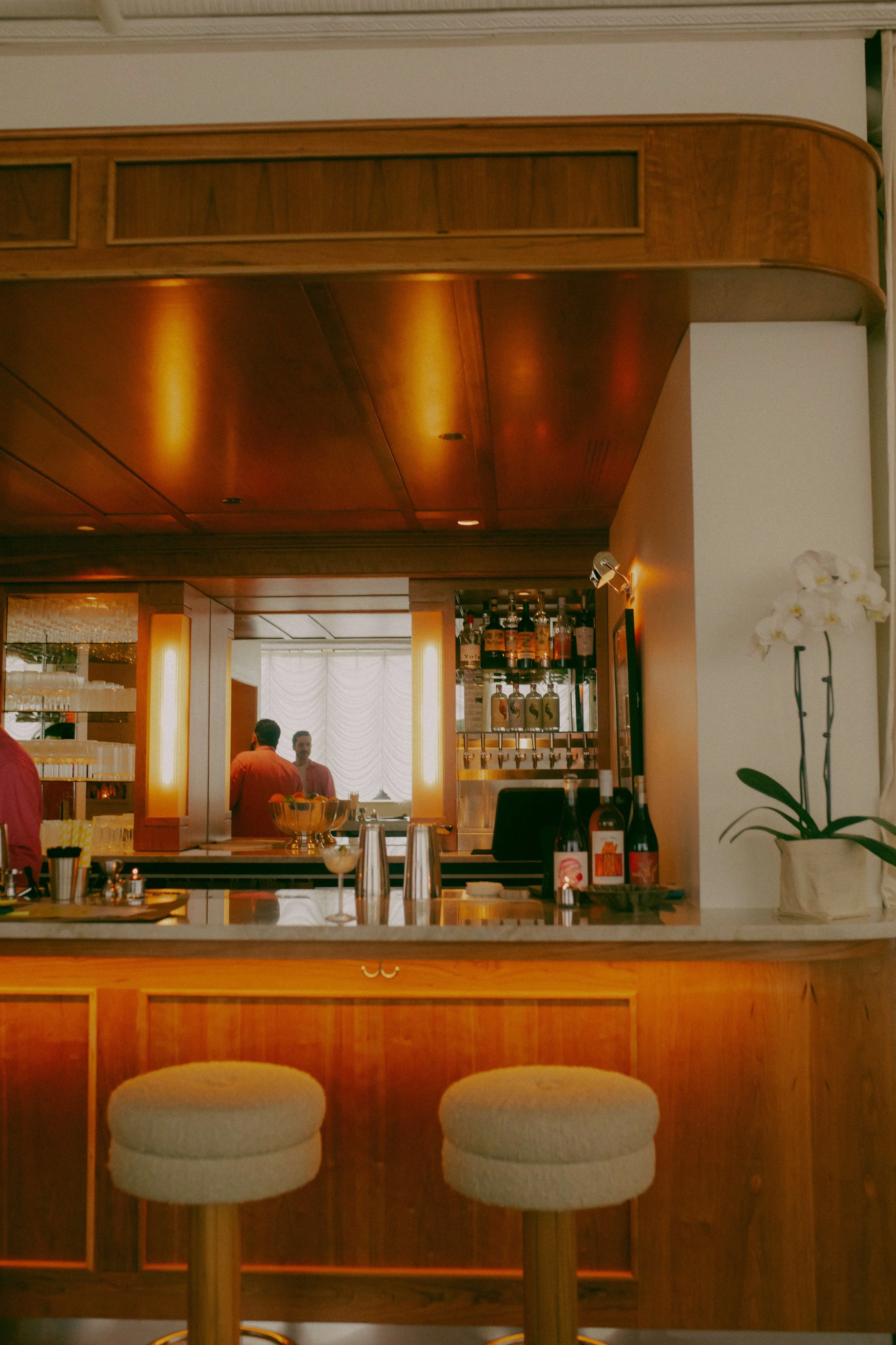 Le Lounge — NO VACANCY