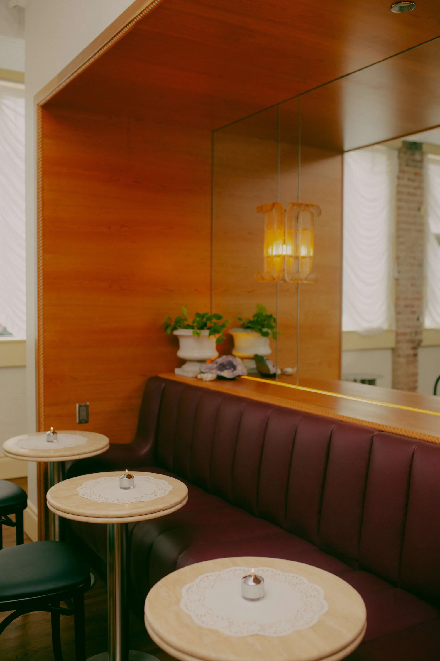 Le Lounge — NO VACANCY