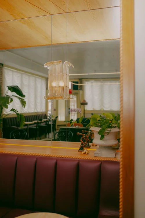 Le Lounge — NO VACANCY