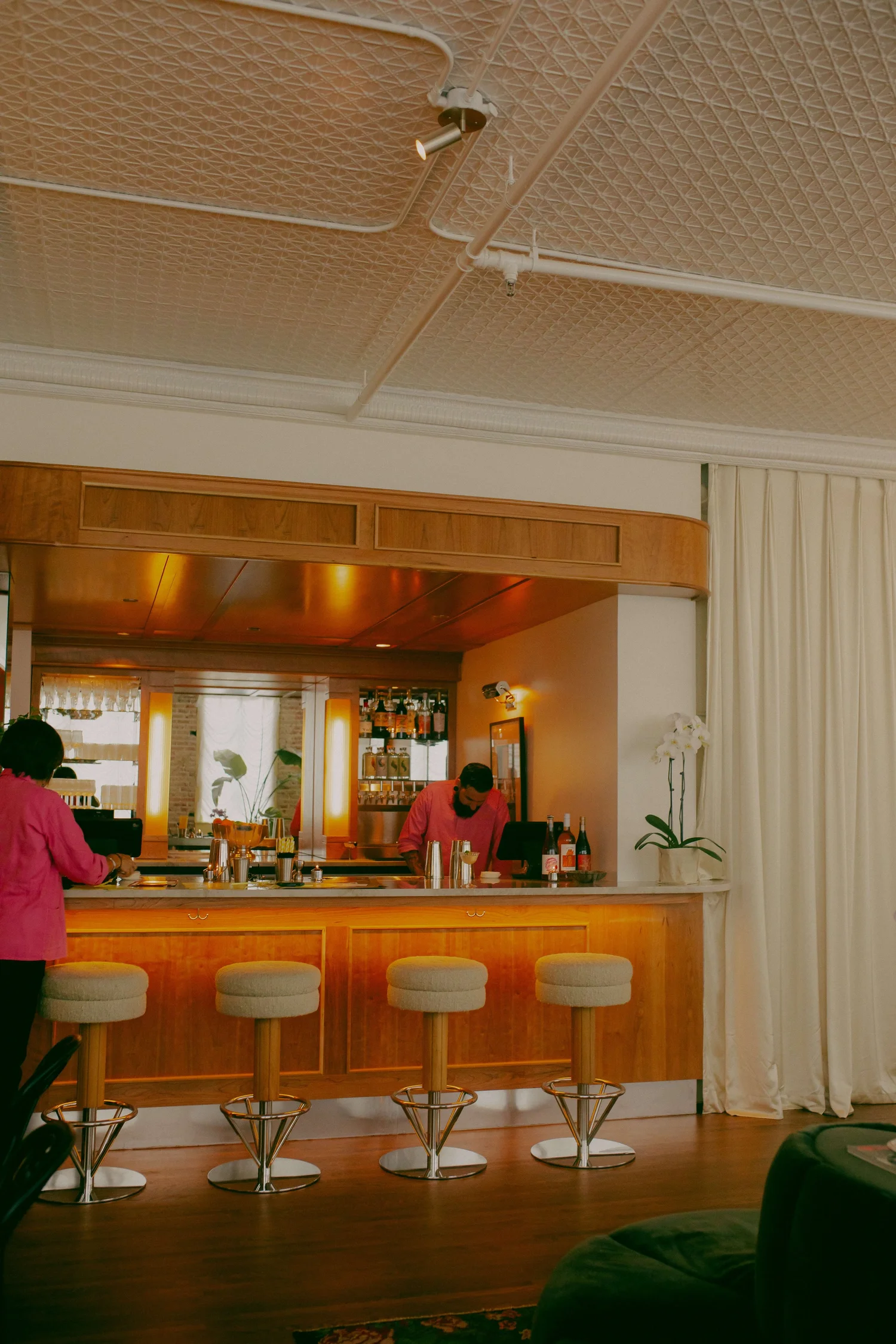 Le Lounge — NO VACANCY