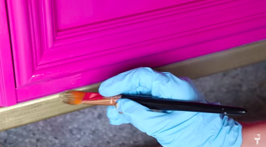 Extreme Hot Pink Furniture Makeover with Glossy Spray Paint ...