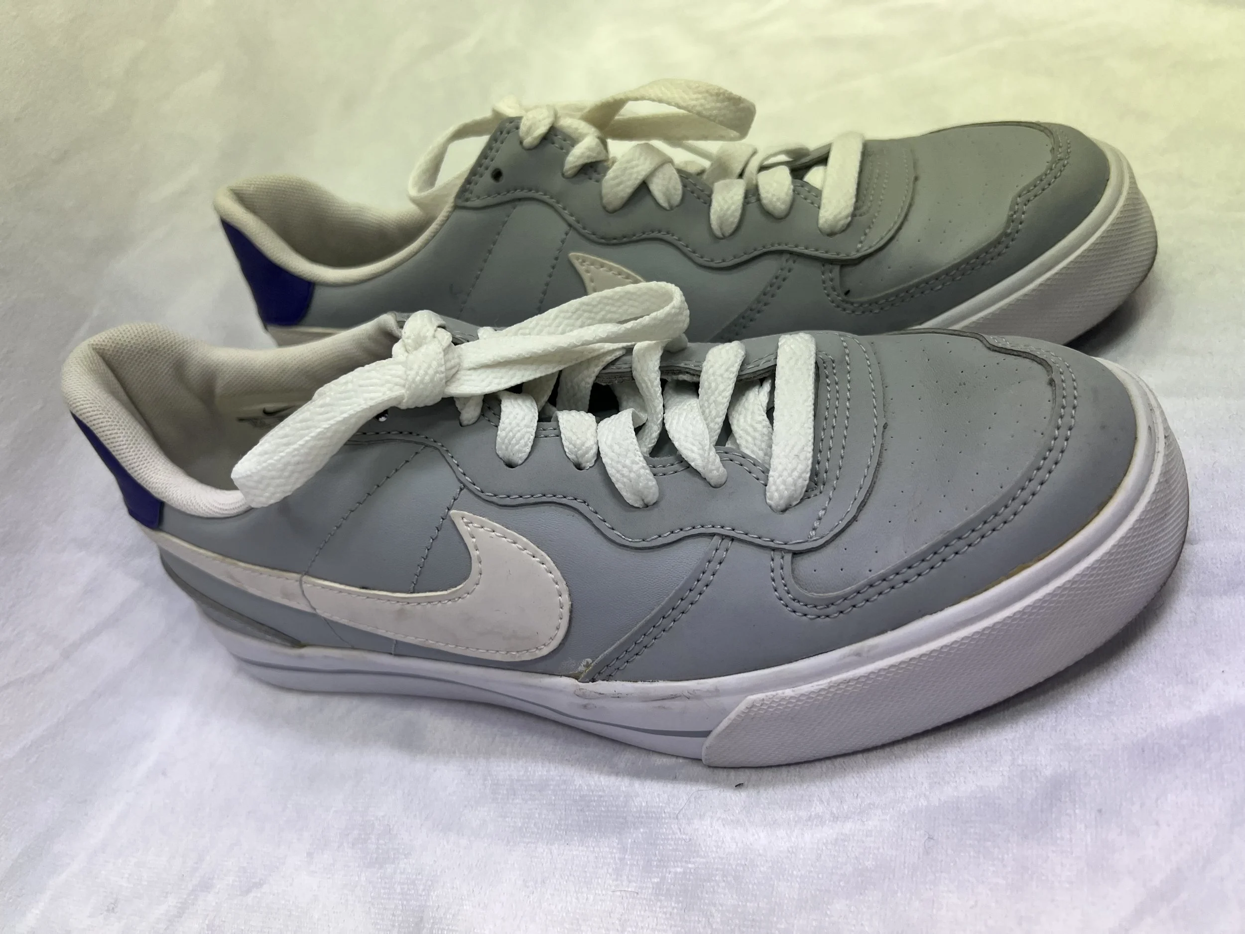 Nike Size 9 Ladies Shoes — Orana Op Shop