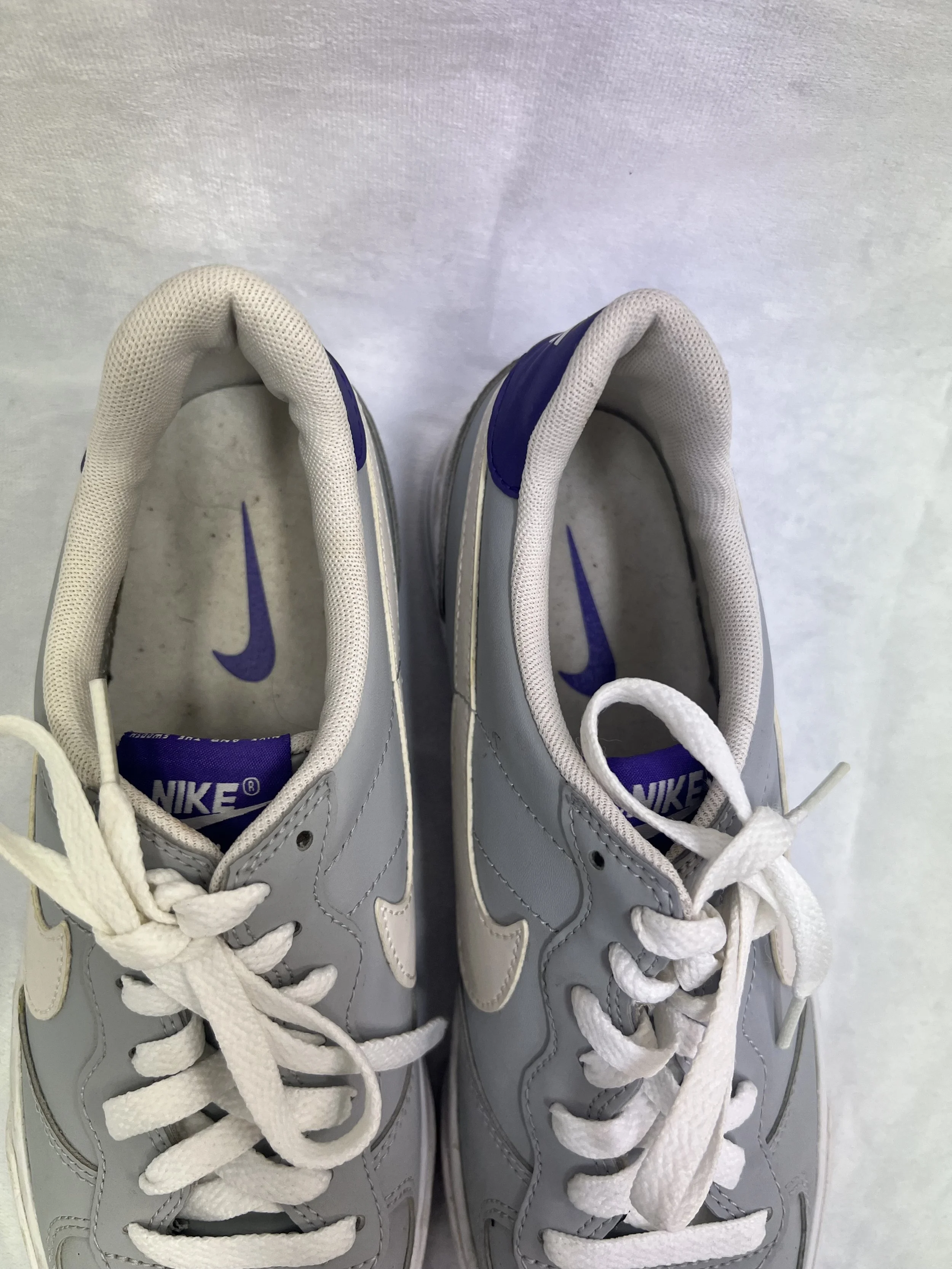 Nike Size 9 Ladies Shoes — Orana Op Shop