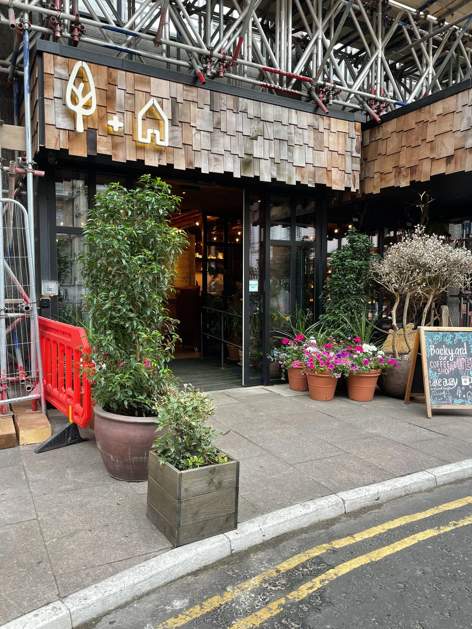 London Travel Guide | Helpful tips to plan your trip — Celebrate & Explore