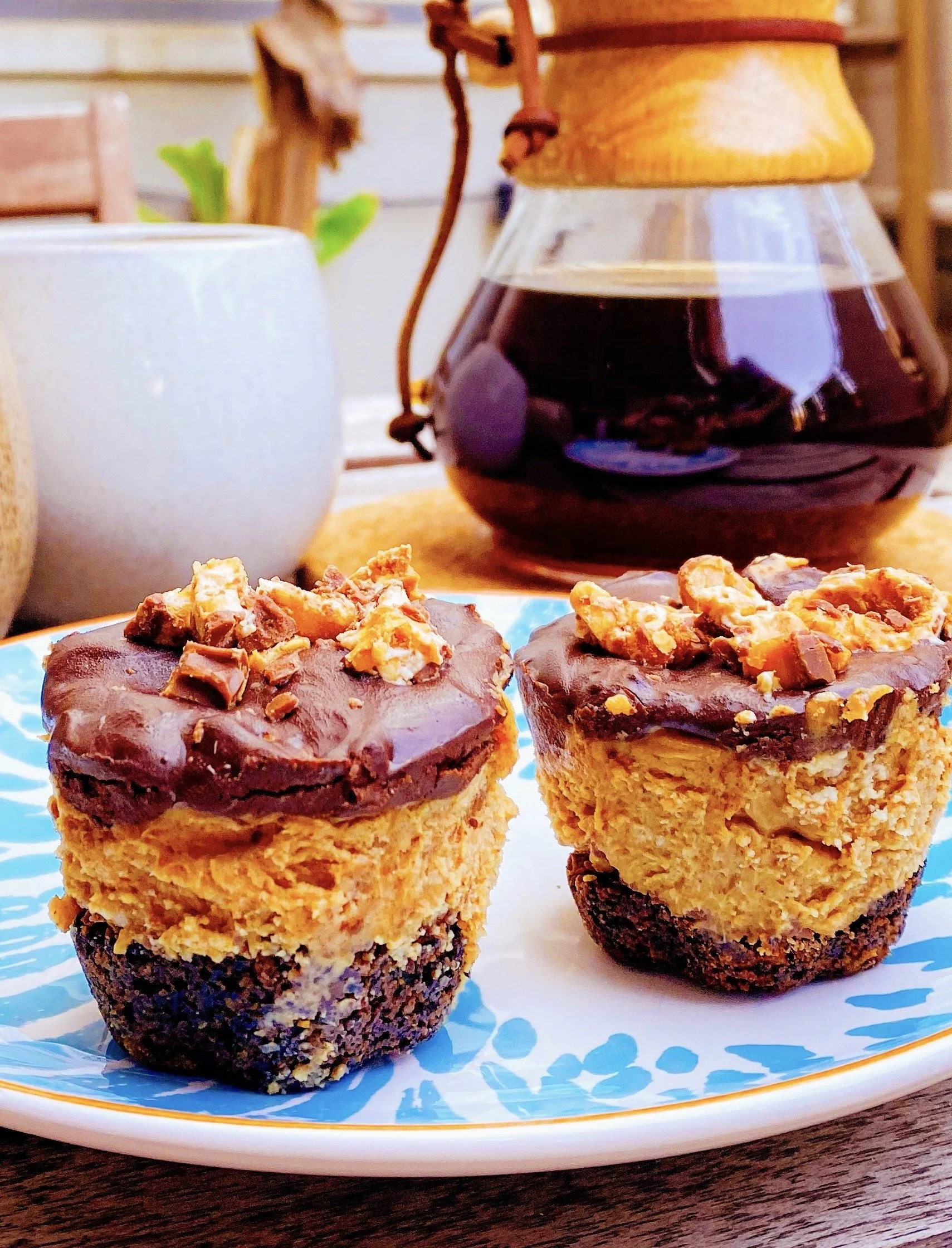 Oreo Snickers Pies — cookiebeacon.com