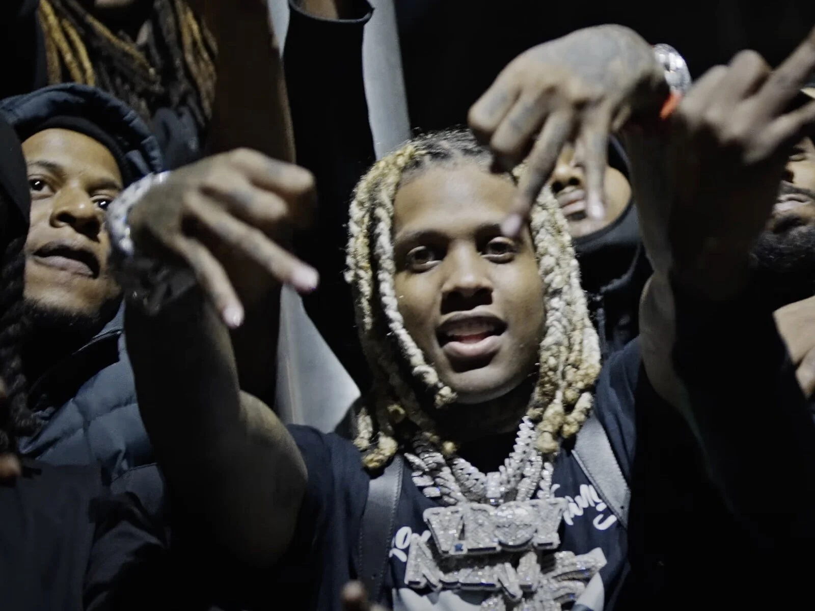 Lil Durk is making sure the bathroom selfie culture doesn't die out ...