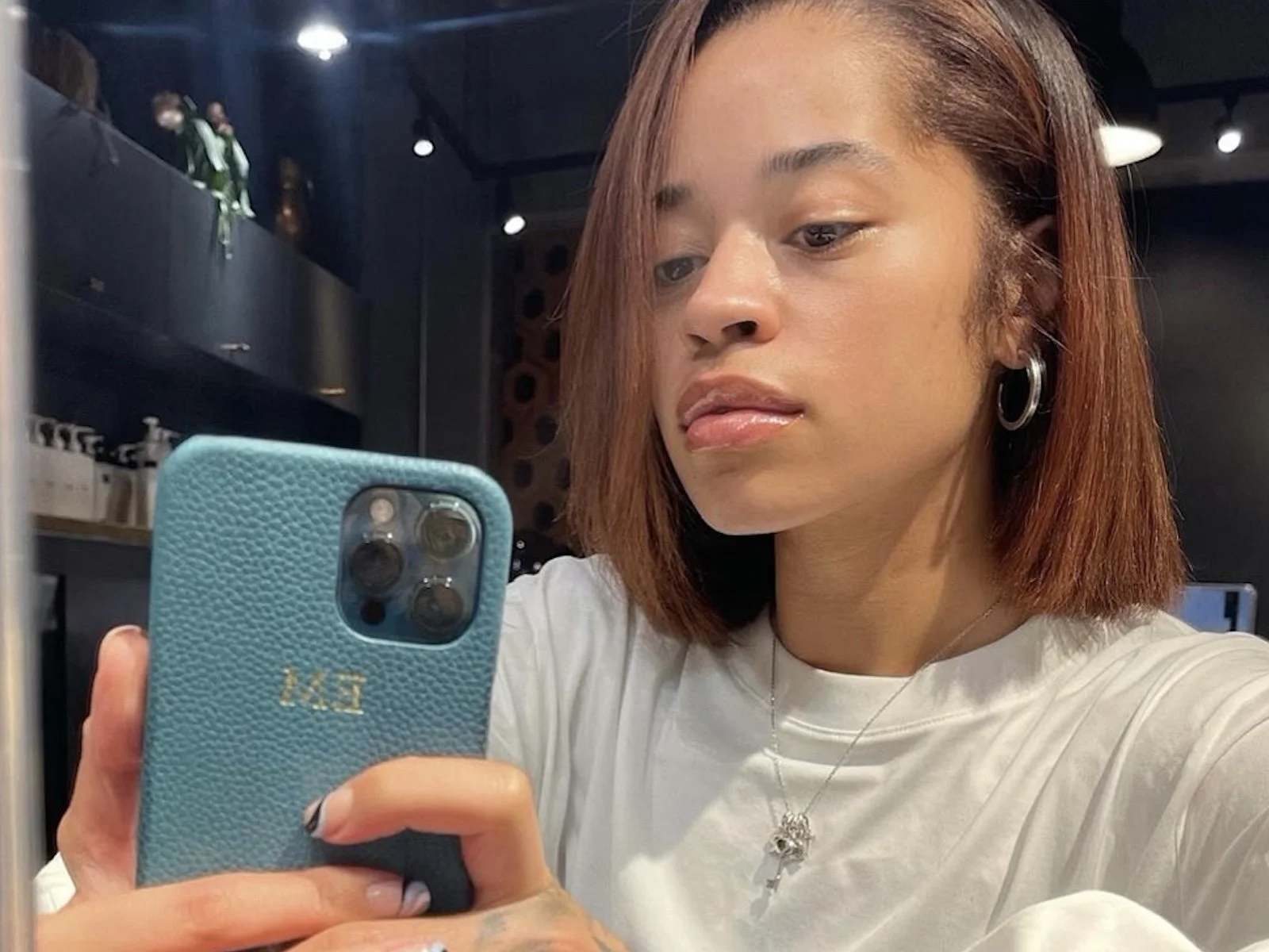 Ella Mai is beautiful w/ her new hair color + initialed iPhone 13 ...