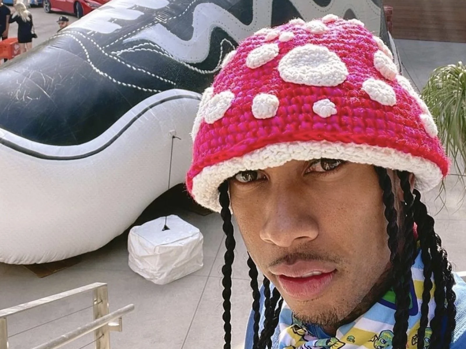 Drake: The 6 God might have the biggest bra collection you've ever seen ...