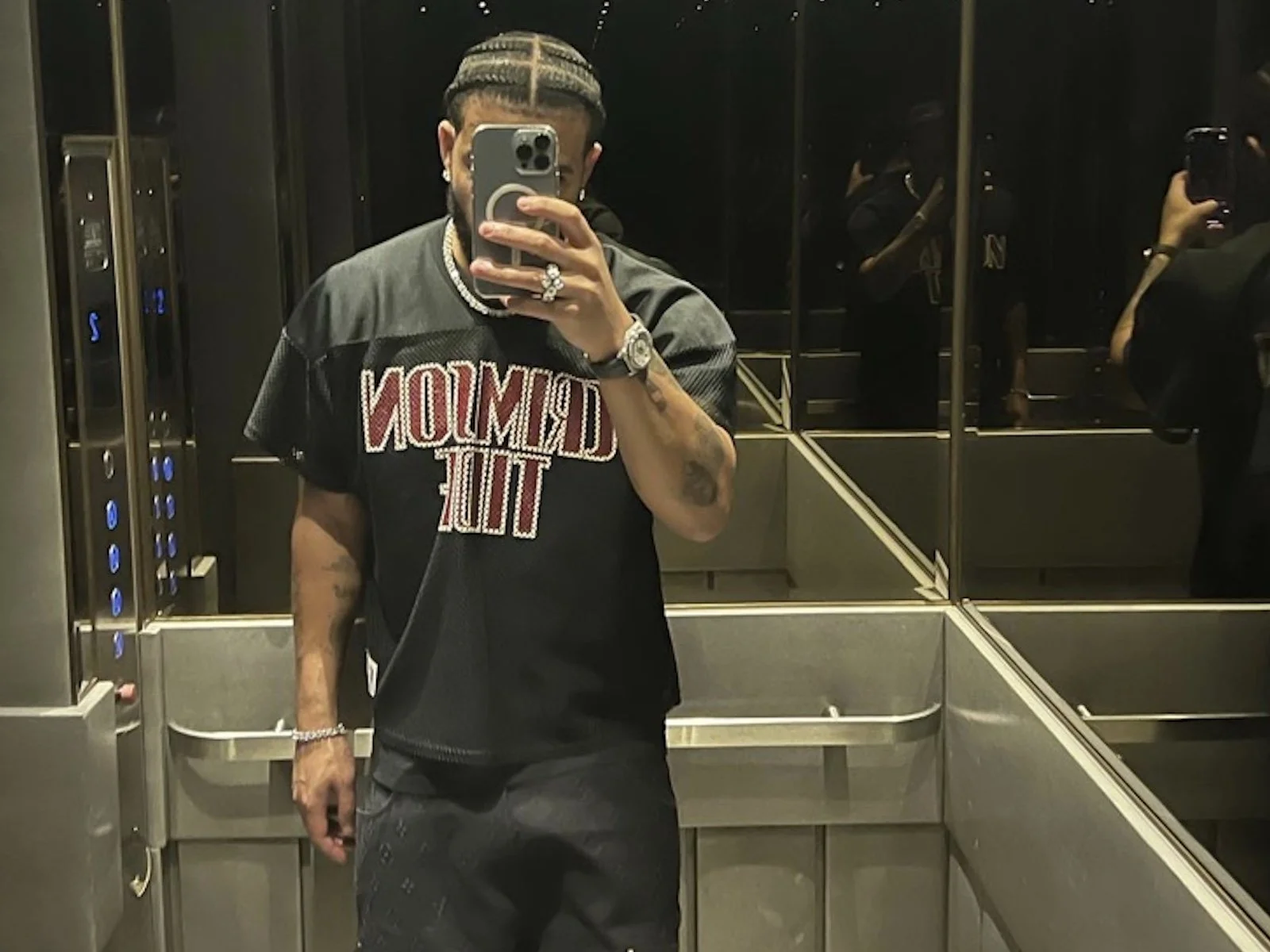 Drake's slew of pics are all about Bitcoin hopes — Attack The Culture