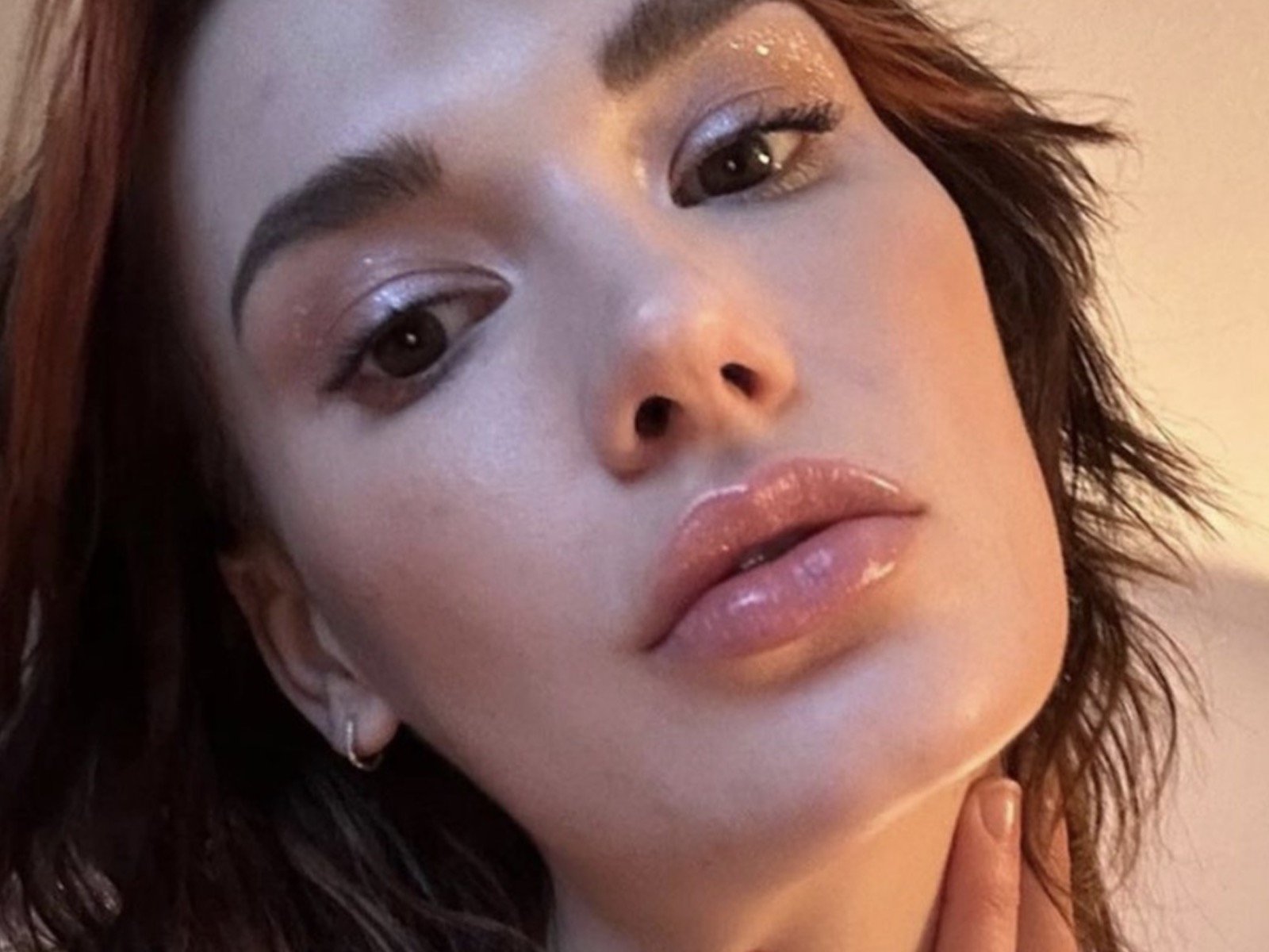 Siri Dahl is always clutch when it's selfie-taking time — Attack The ...