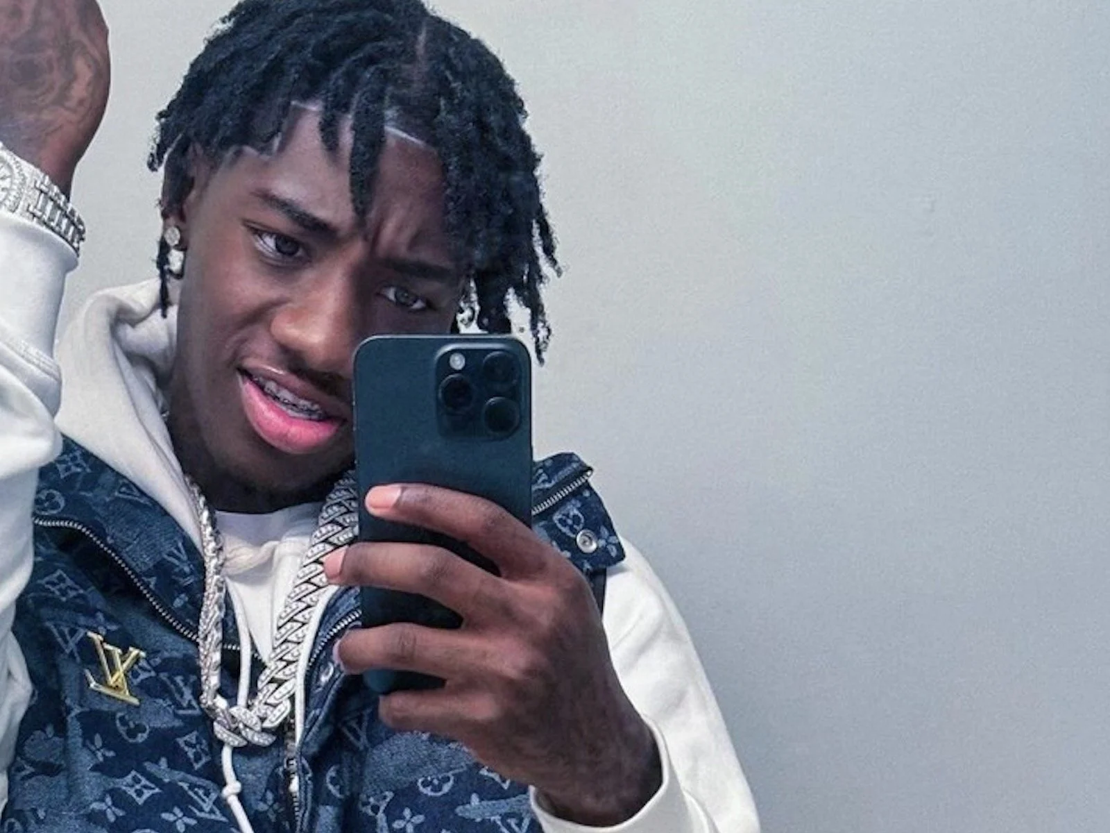 2raree: It's all about the flex up and glow up on a Black Friday ...