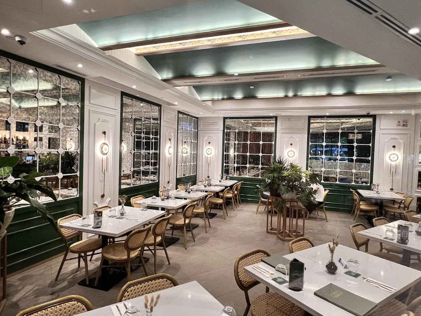 Top Nice Cafes in Singapore for a Peaceful Break! — Creative Eateries
