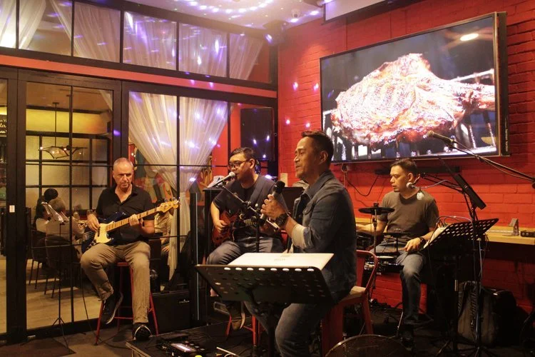 Best Restaurant to have Dinner with Live Band and With Live Music in ...