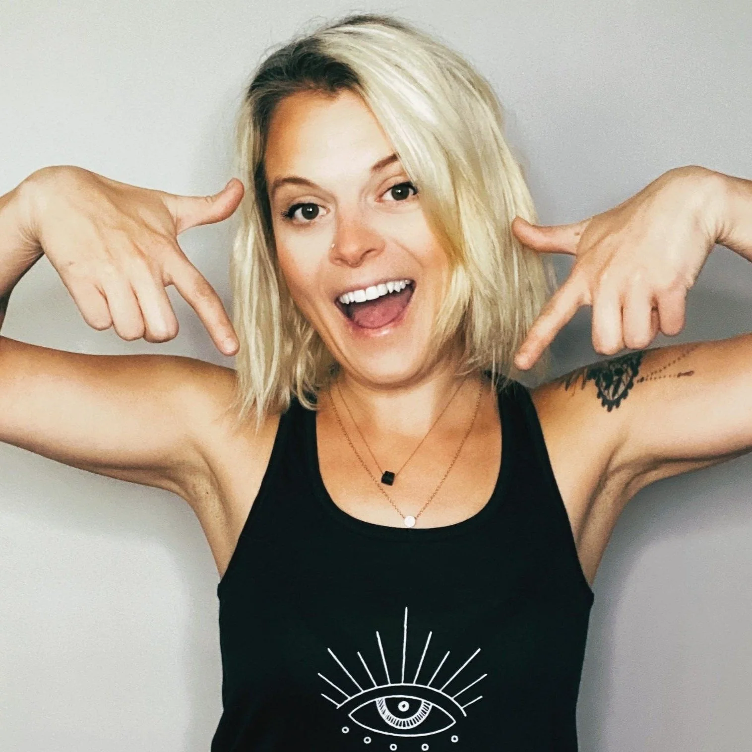Sarah Derbecker: Marketing Strategist & Copywriter for Women