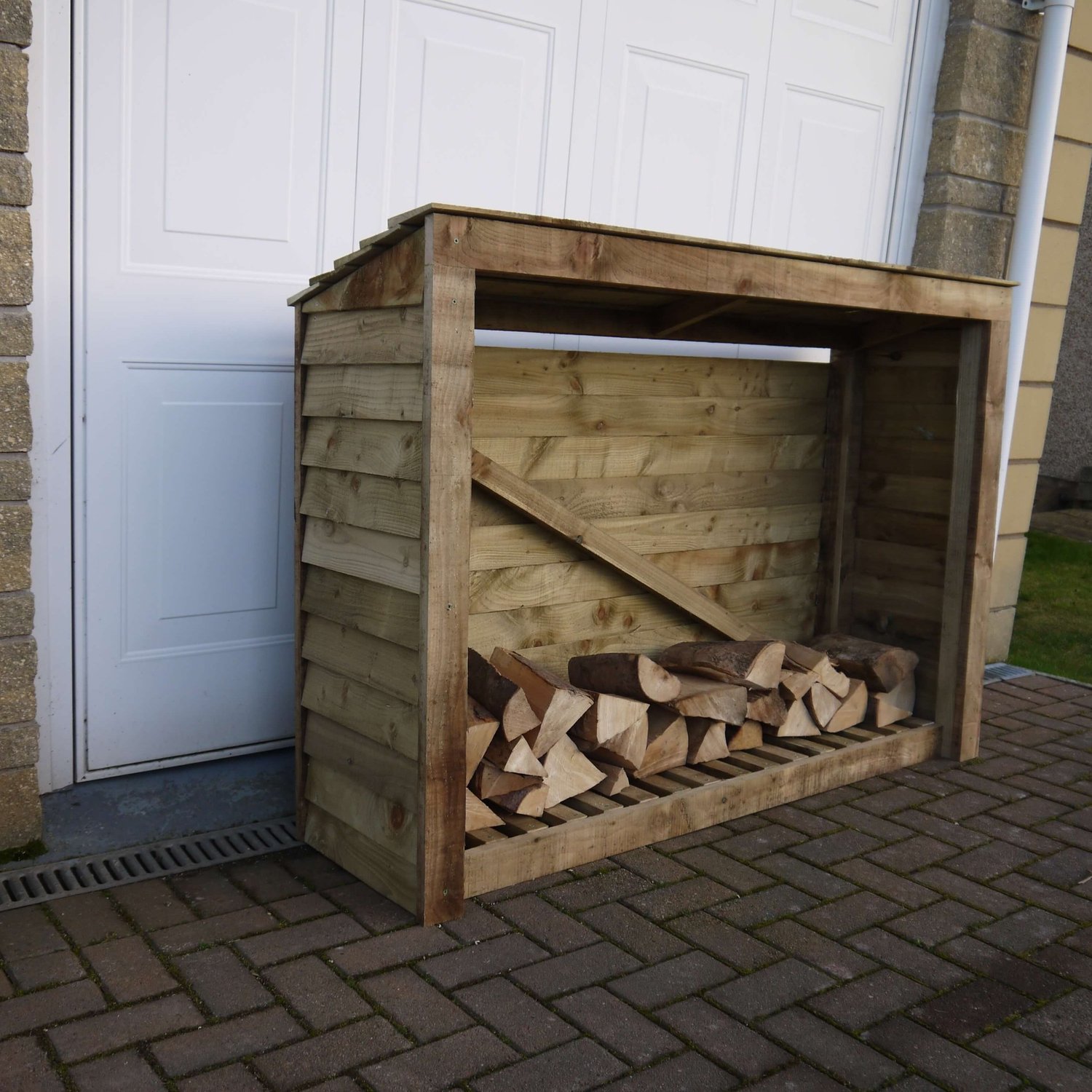 Log stores available in a range of designs & sizes — norskved