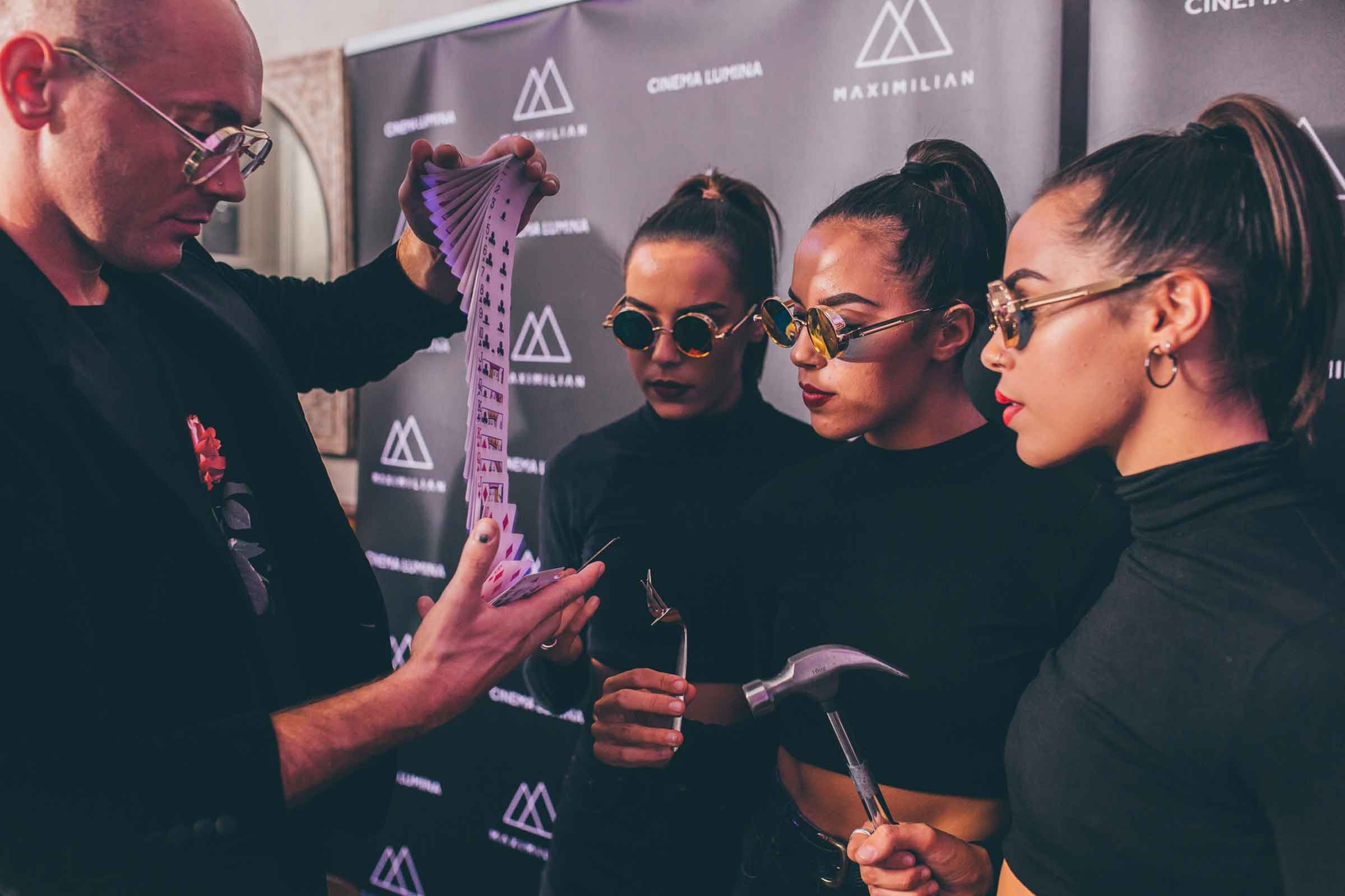 Maximilian | Visual Magic Artist