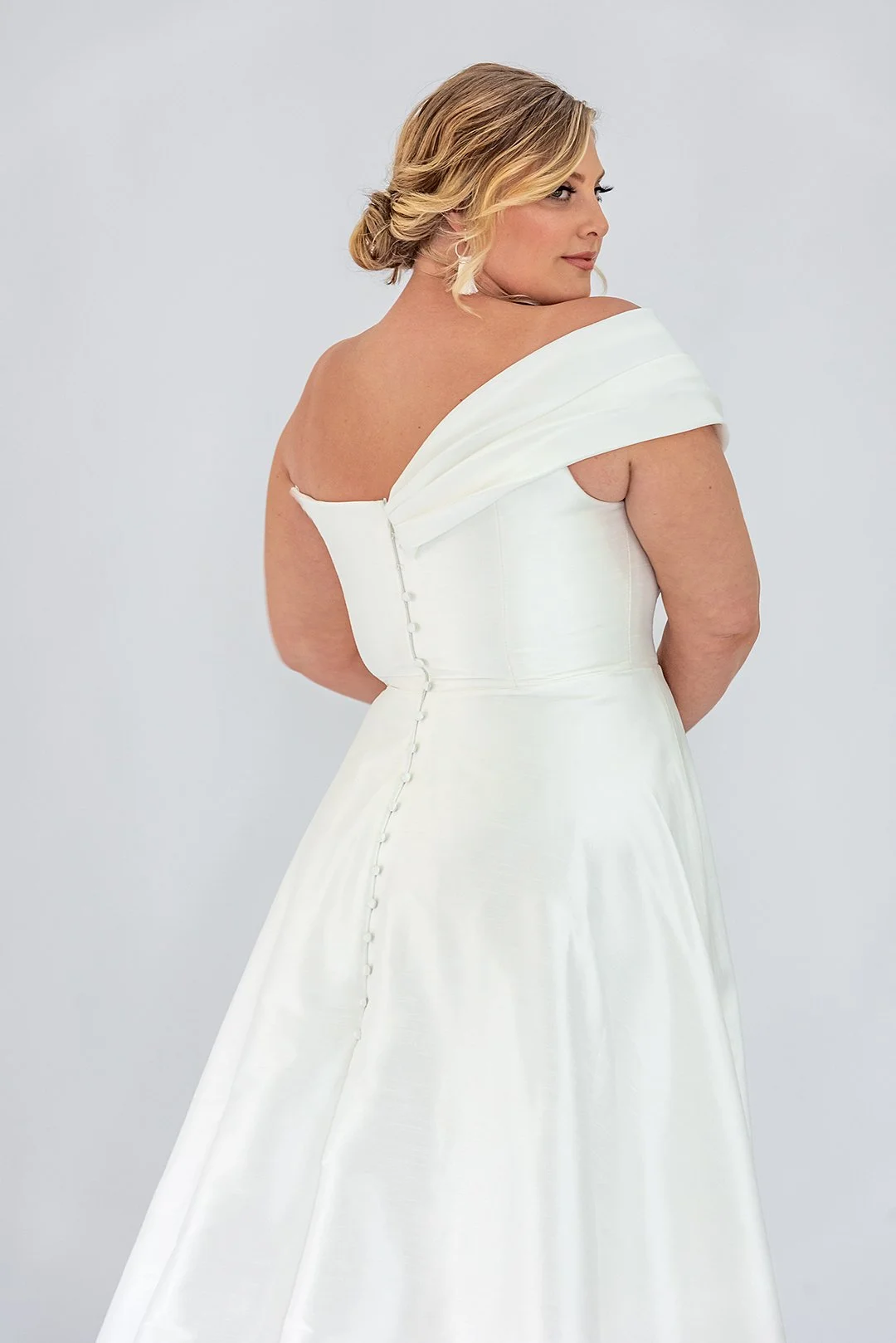 Erin Clare Bridal | Milan One Shoulder Gown | Curve Bridal Australia ...