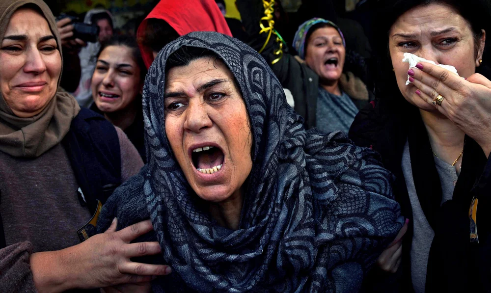 Carol Guzy — Unflinching Grace