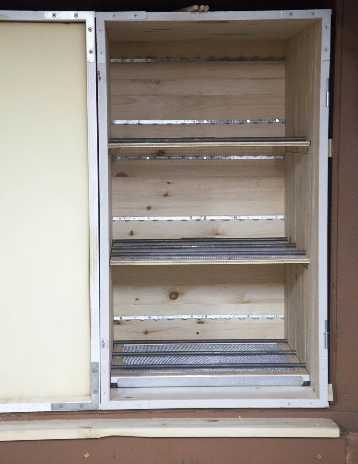 Installing a Hive in the Bee House — My Slovenian Hive