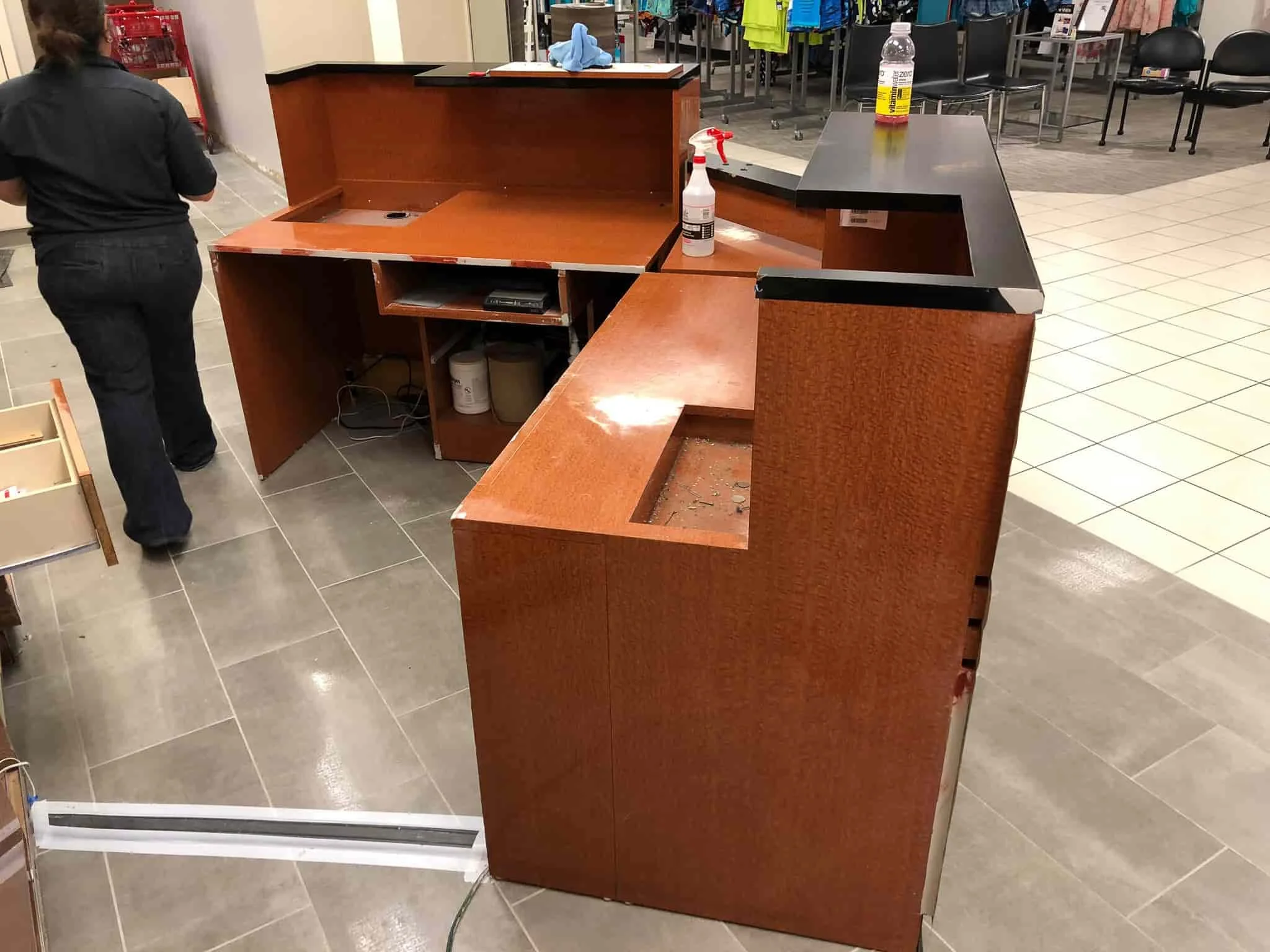 Transform Your Reception Desk with 3M Di-Noc Architectural Film