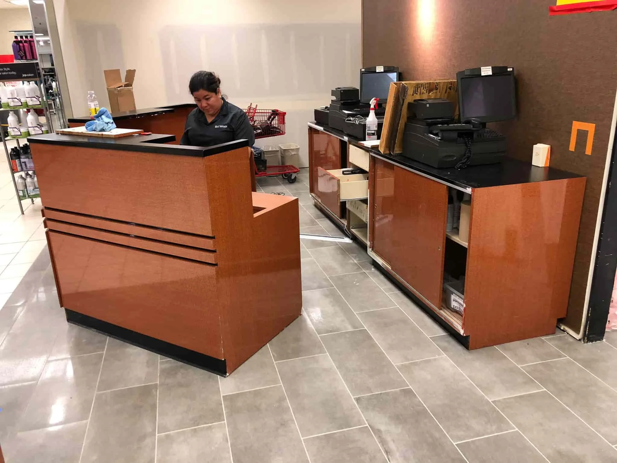 Transform Your Reception Desk with 3M Di-Noc Architectural Film