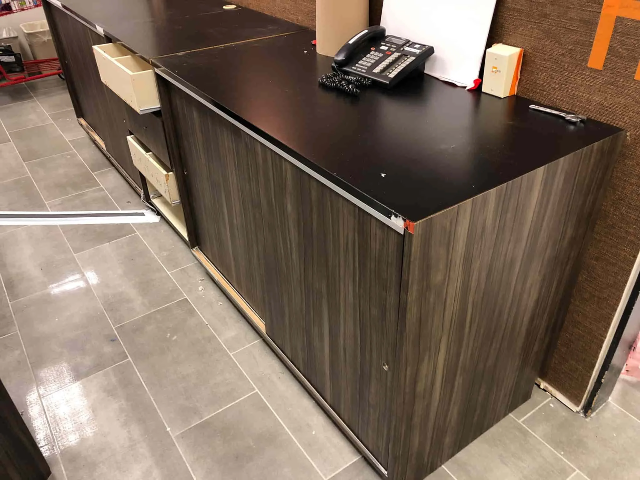 Transform Your Reception Desk with 3M Di-Noc Architectural Film