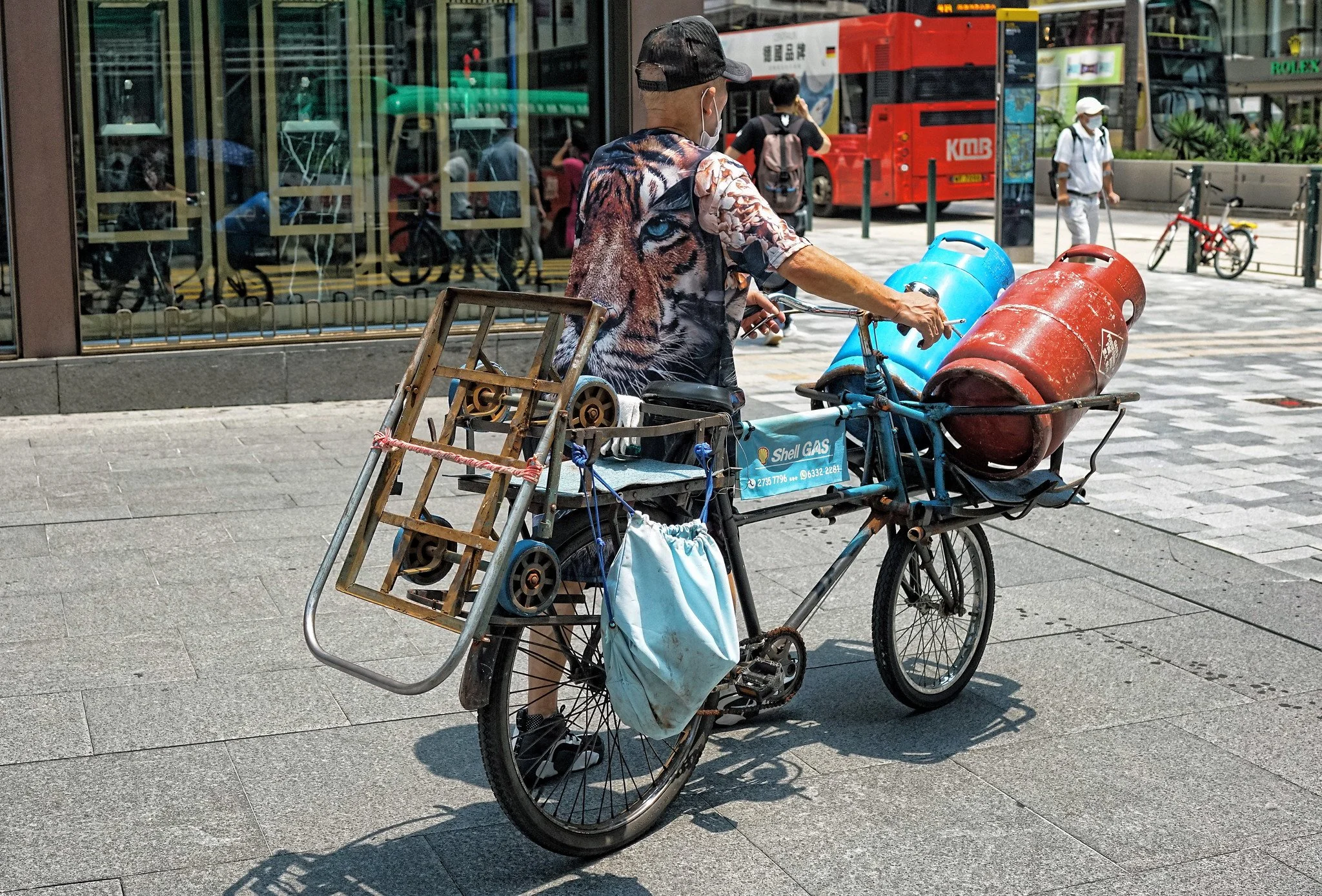 Photo of the day No. 43 - Bicycle Delivery Guys in HK — J3 Private ...