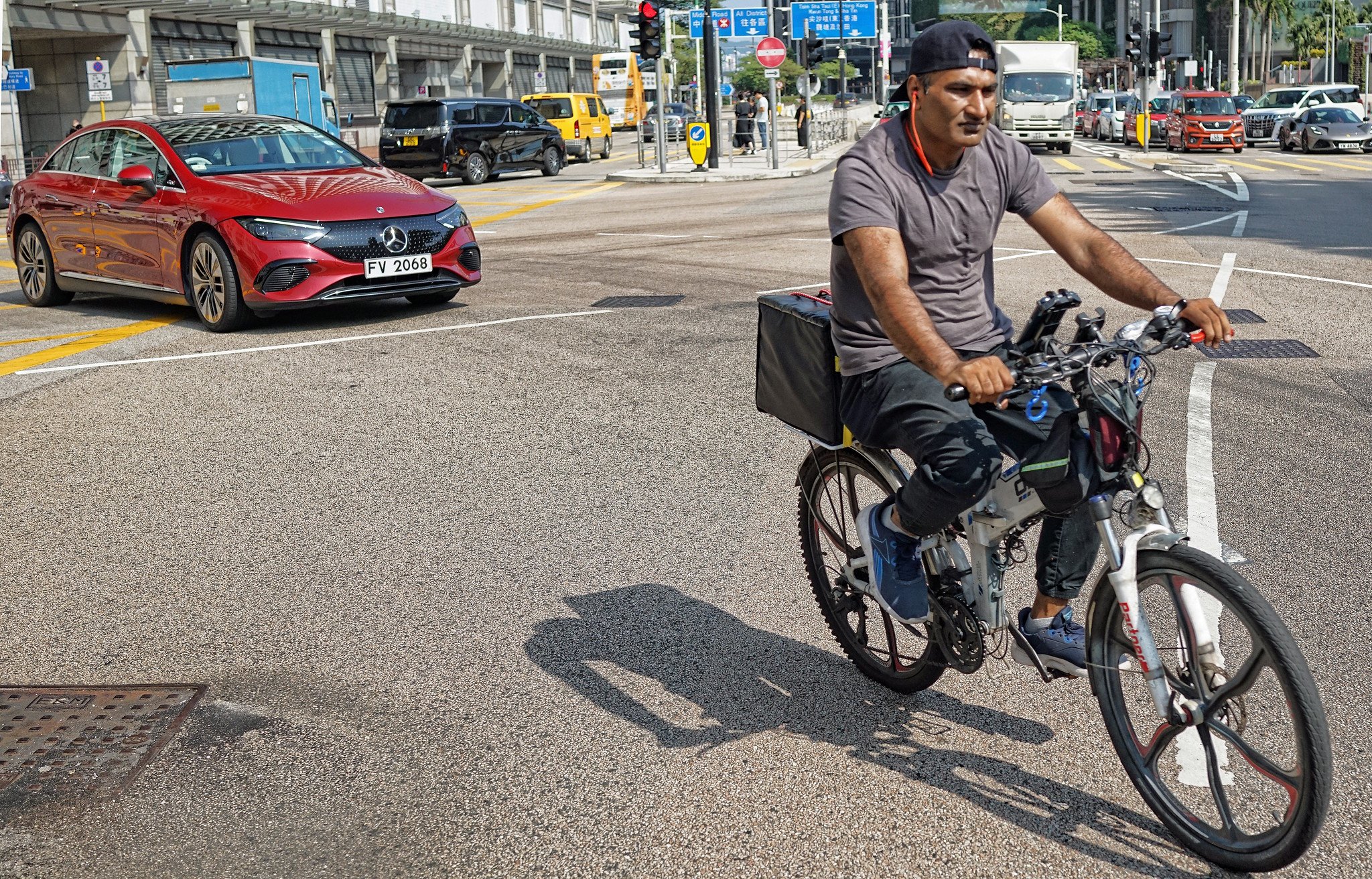 Photo of the day No. 43 - Bicycle Delivery Guys in HK — J3 Private ...