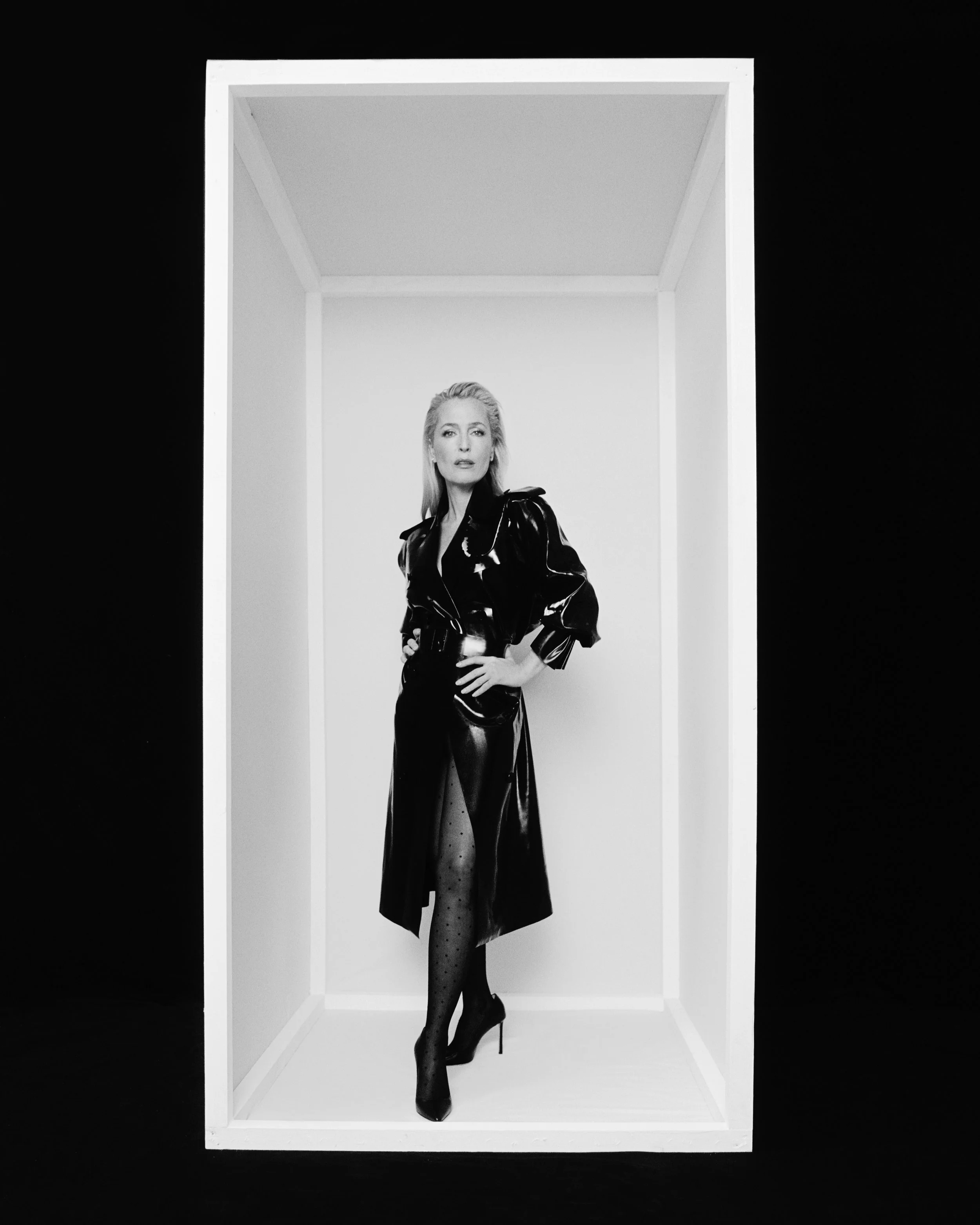 Gillian Anderson- L'Officiel Art Issue — Penny Mills Studio