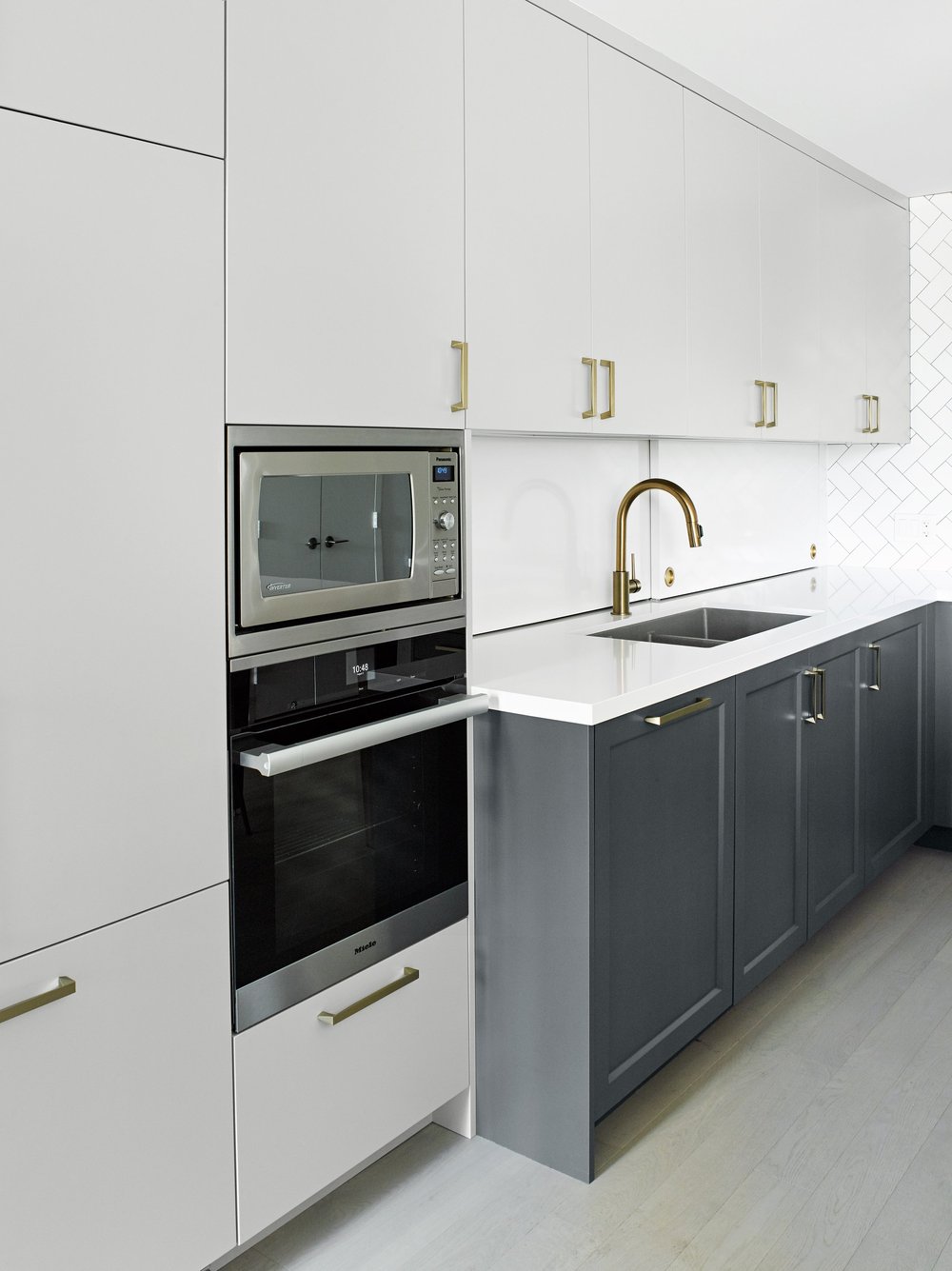 Check out this amazing kitchen with a sliding stone backsplash ...
