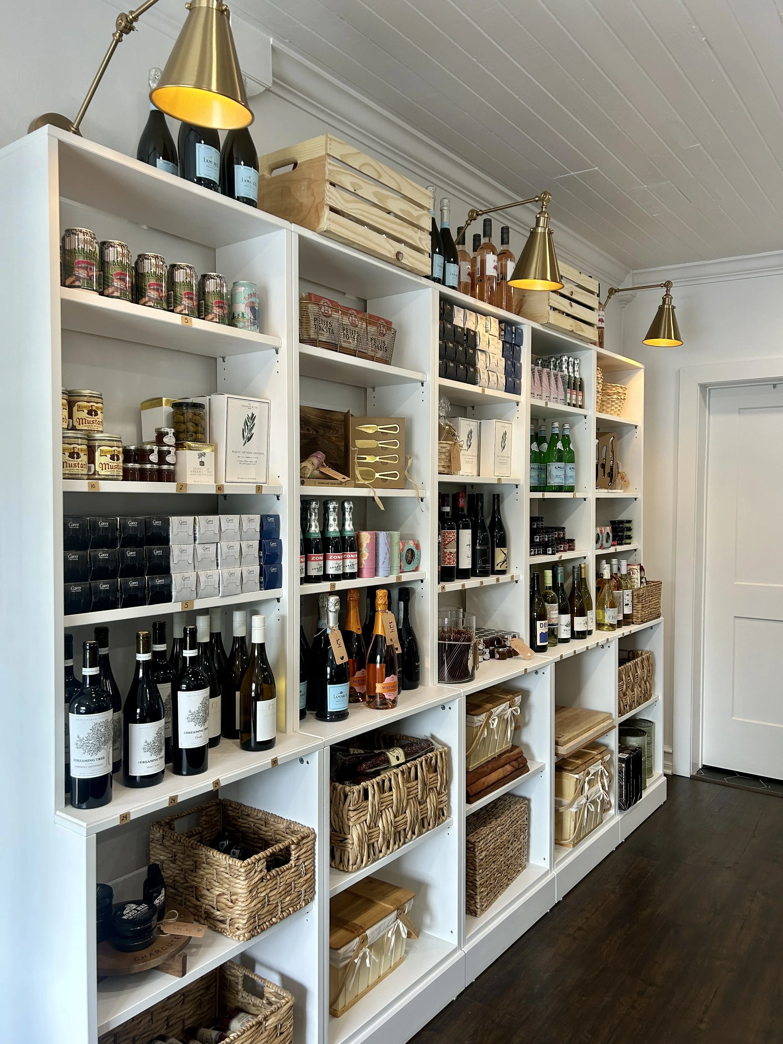 The Market — Table & Board