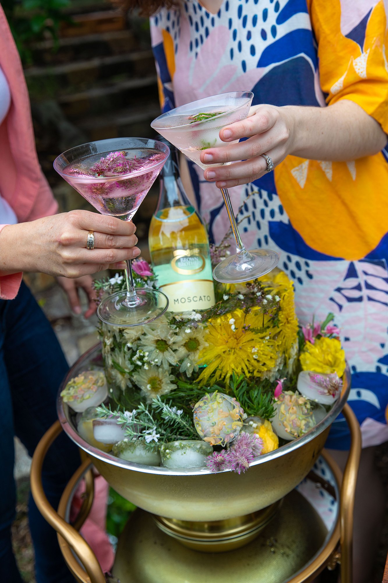 Blooming garden party celebration — Cake with Amber