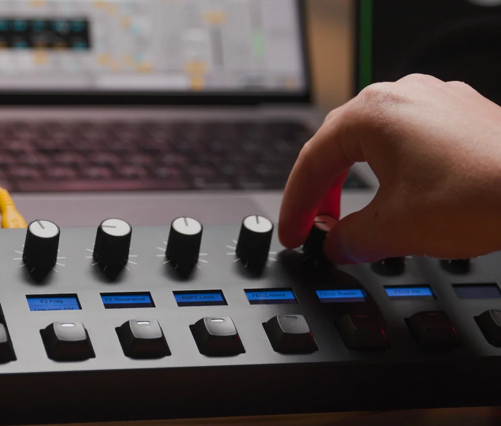 ROTO-CONTROL — Melbourne Instruments